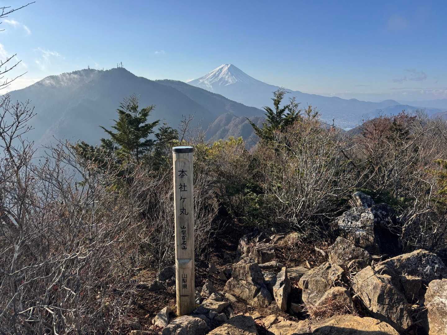 三ッ峠山（開運山）・御巣鷹山・茶臼山・大幡山・ヤナ沢ノ頭・清八山・本社ヶ丸・石切山・角研山・庭洞山 / ゆさかさんの三ッ峠山・本社ヶ丸・鶴ヶ鳥屋山の活動データ | YAMAP / ヤマップ