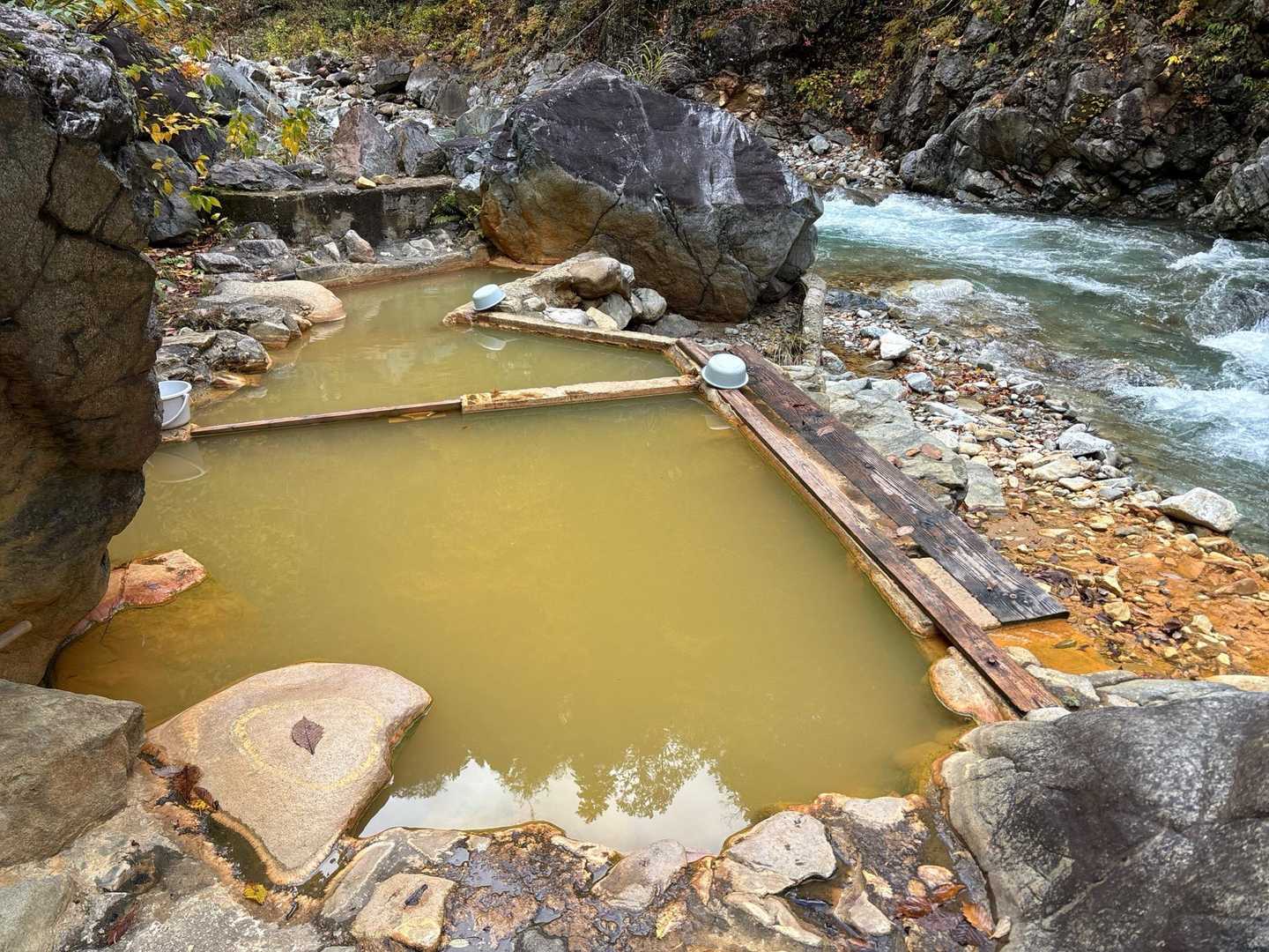 赤湯温泉からの苗場山 / Hiro@mou.reさんの苗場山・赤倉山・佐武流山の活動データ | YAMAP / ヤマップ