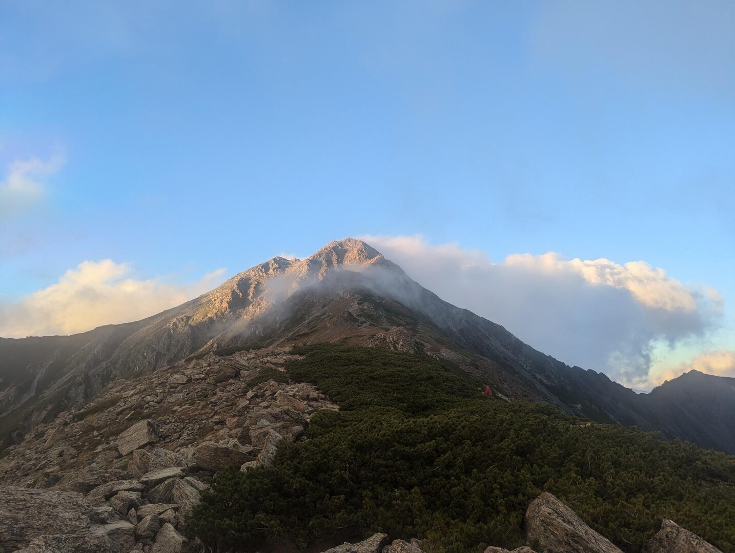 【1泊2日】公共交通機関で行く北岳・間ノ岳・農鳥岳 白根三山縦走 / Takaoさんの北岳・間ノ岳・農鳥岳の活動データ | YAMAP / ヤマップ