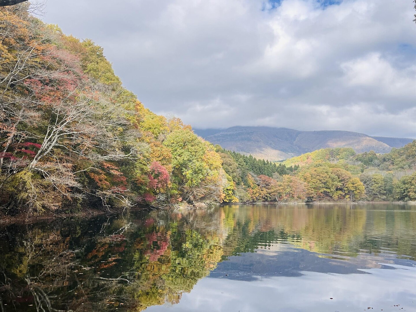 久々フルメンバー宮城紅葉狩り ️（おかわり長老湖編）🍁 / ざーはまさんの傾城森の活動データ | YAMAP / ヤマップ