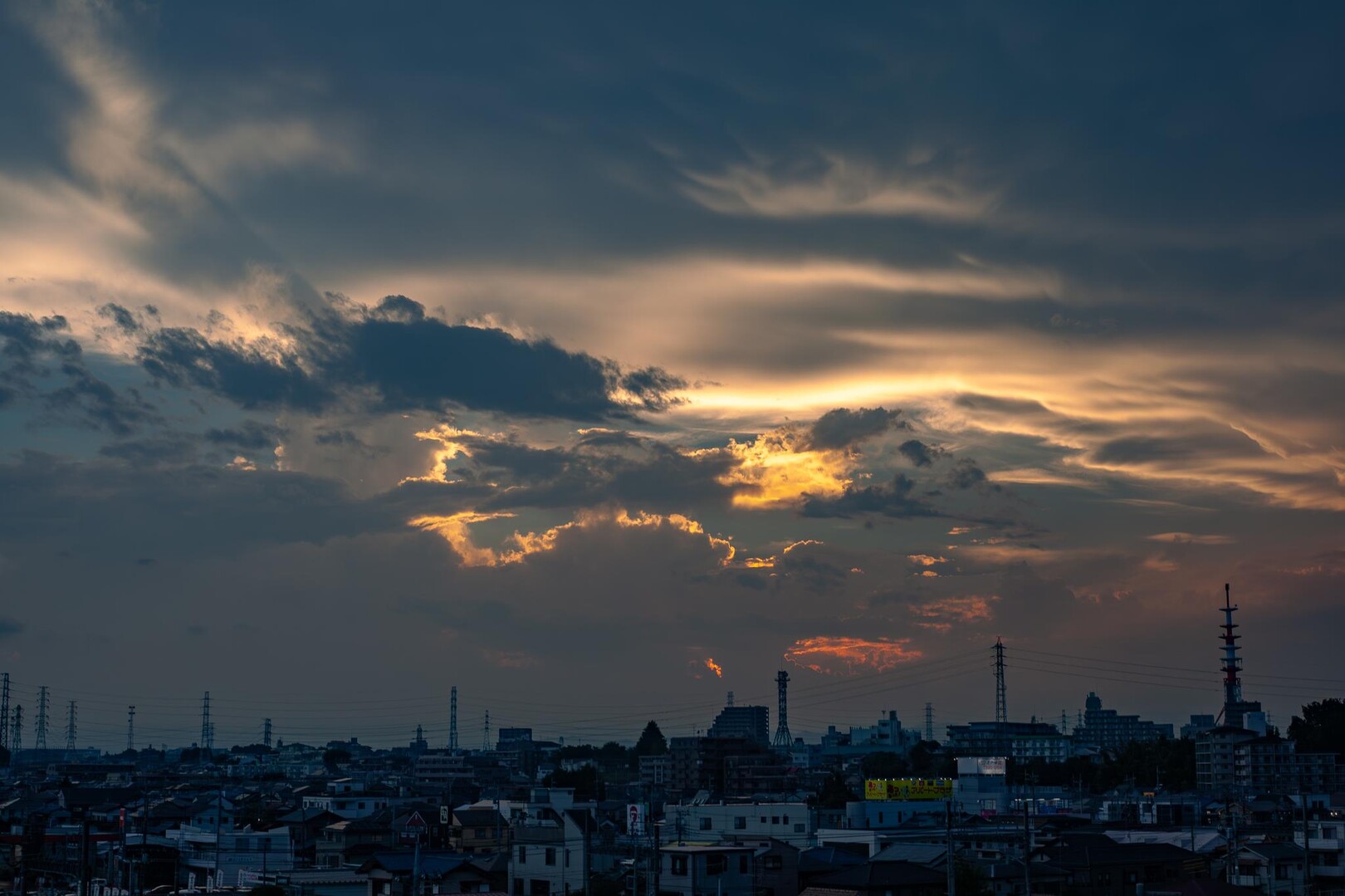 幻想の夕空。 シルキーな雲と夕方の光。... / stripeさんのモーメント | YAMAP / ヤマップ