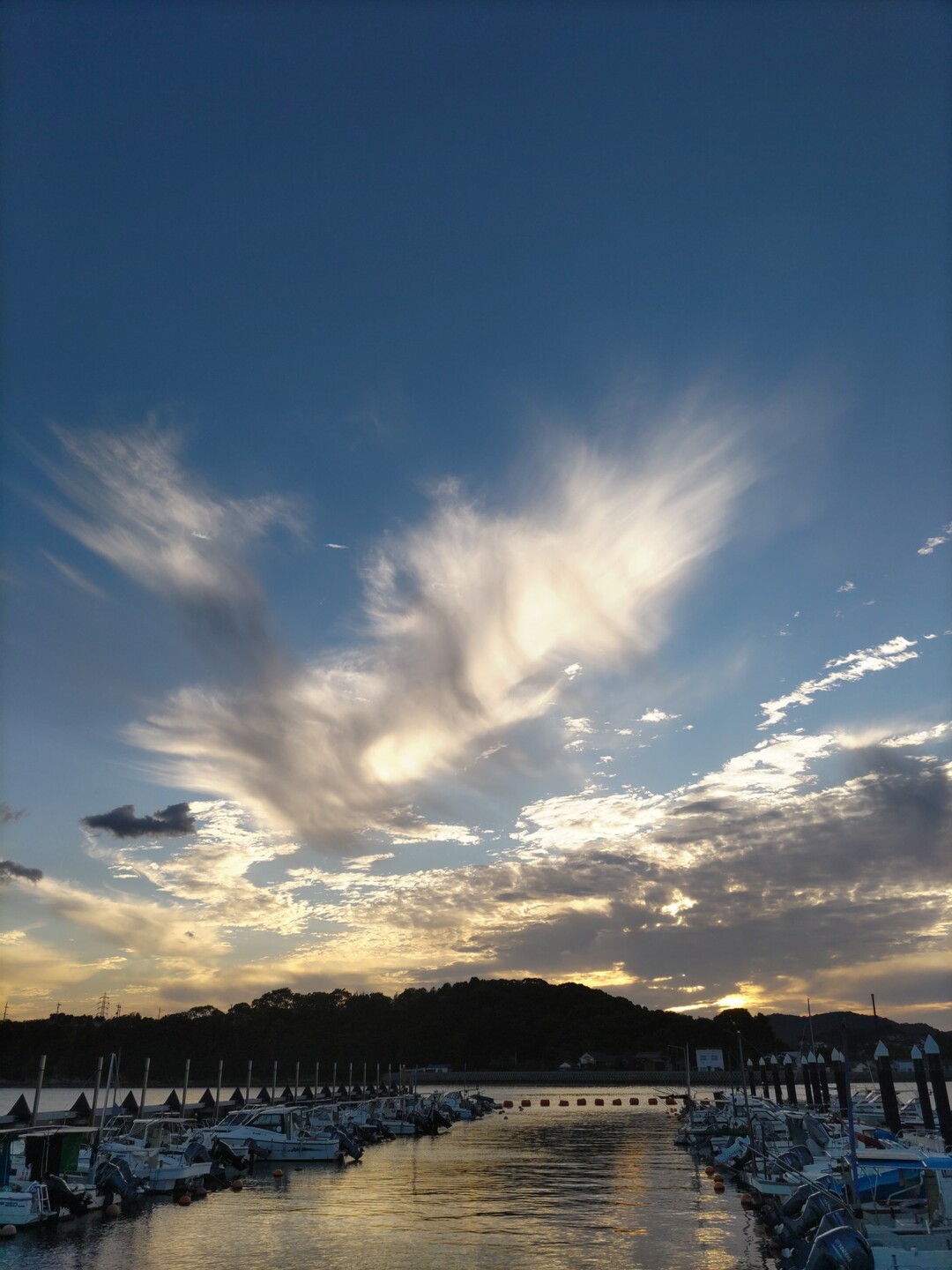 今日の夕日！ 何か変わった雲だった(*_... / nexusさんのモーメント | YAMAP / ヤマップ