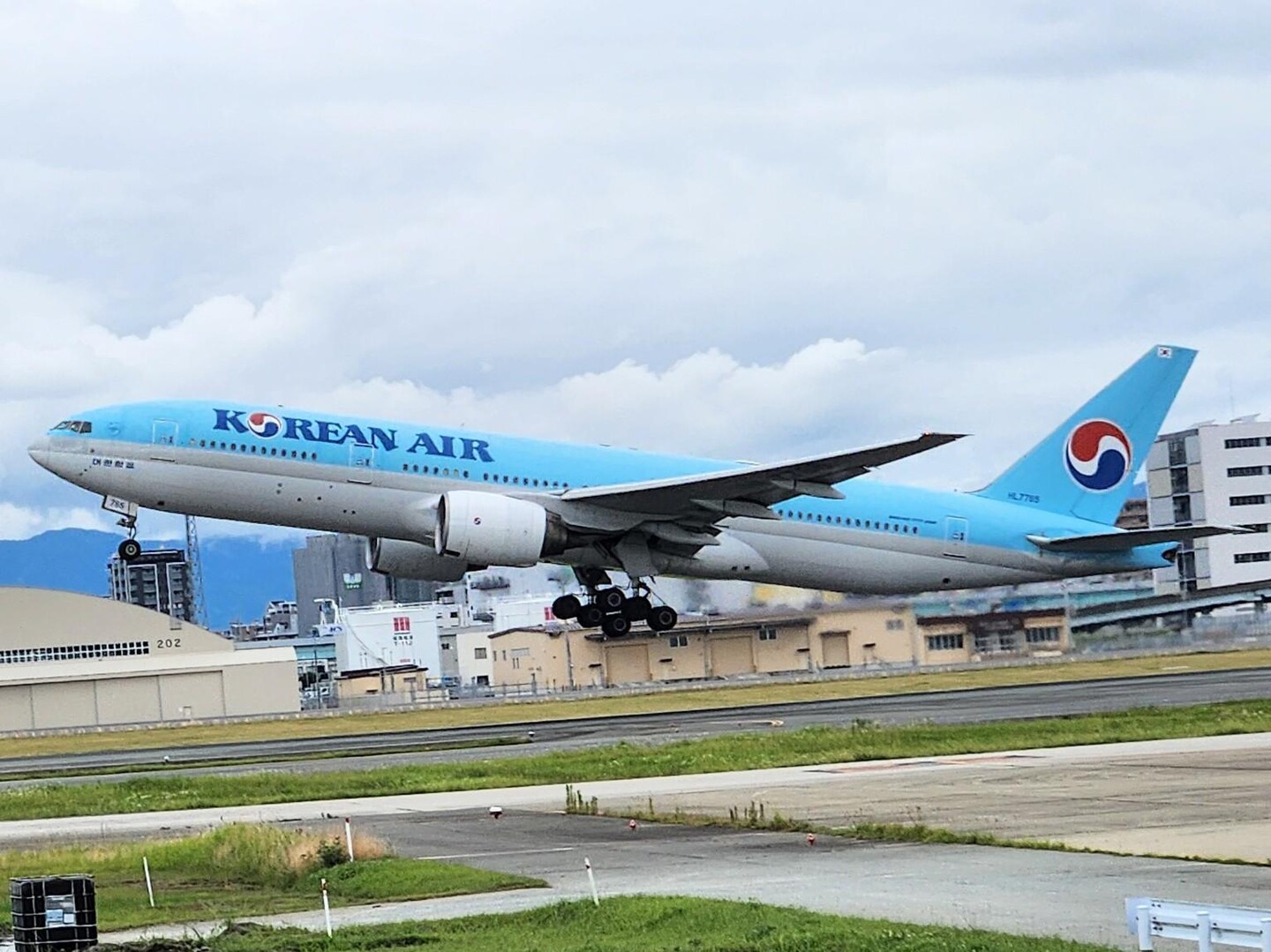 飛行機撮影② 1、2、3枚目、大韓航空... / たかちゃんさんのモーメント | YAMAP / ヤマップ