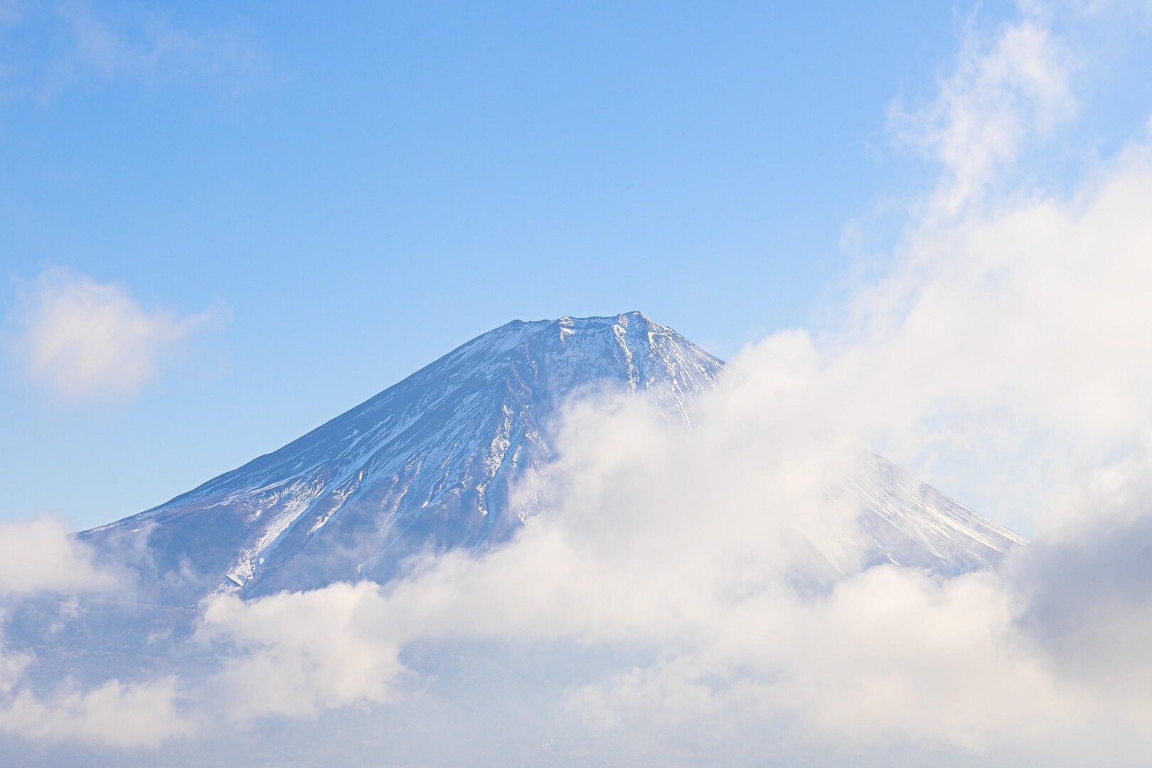 冬の富士山は雪と雲、青空との色が対比して... / tottiy_mountainさんのモーメント | YAMAP / ヤマップ
