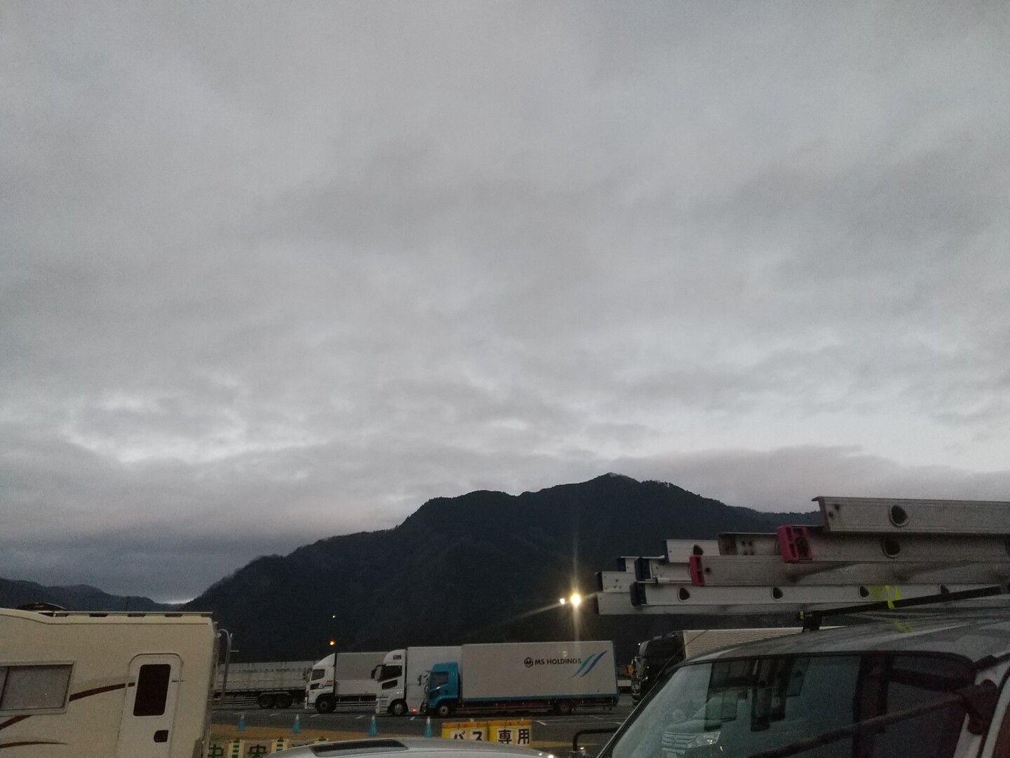 談合坂S.A到着‼️ 天気は曇天☁️だけ... / やなさんのモーメント | YAMAP / ヤマップ