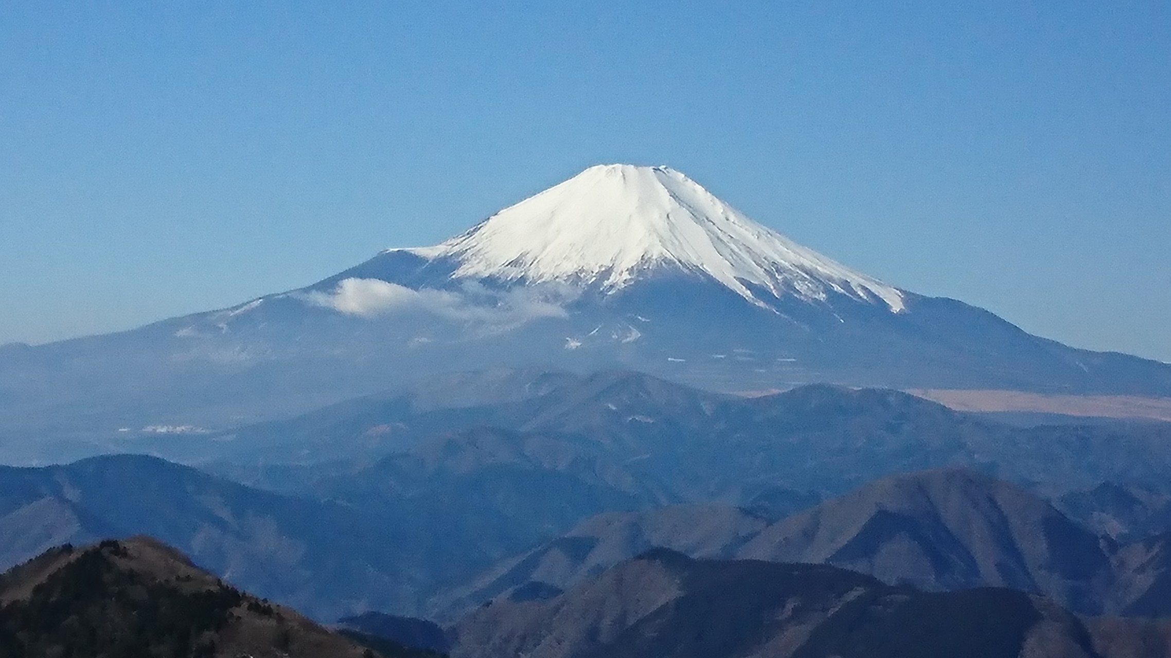 鍋割山でペットボトル1本歩荷と鍋焼きうどんを堪能、その後塔ノ岳から花立山荘までチェーンスパイクの初体験 / イッセイさんの塔ノ岳・丹沢山・蛭ヶ ...
