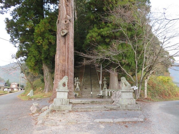 蓮華山・蓮華山西峰・火打岩・ツガ尾ノ頭・河内蓮華山 Gakuyamaさんの蓮華山・鞍掛山・廿木山の活動データ Yamap ヤマップ