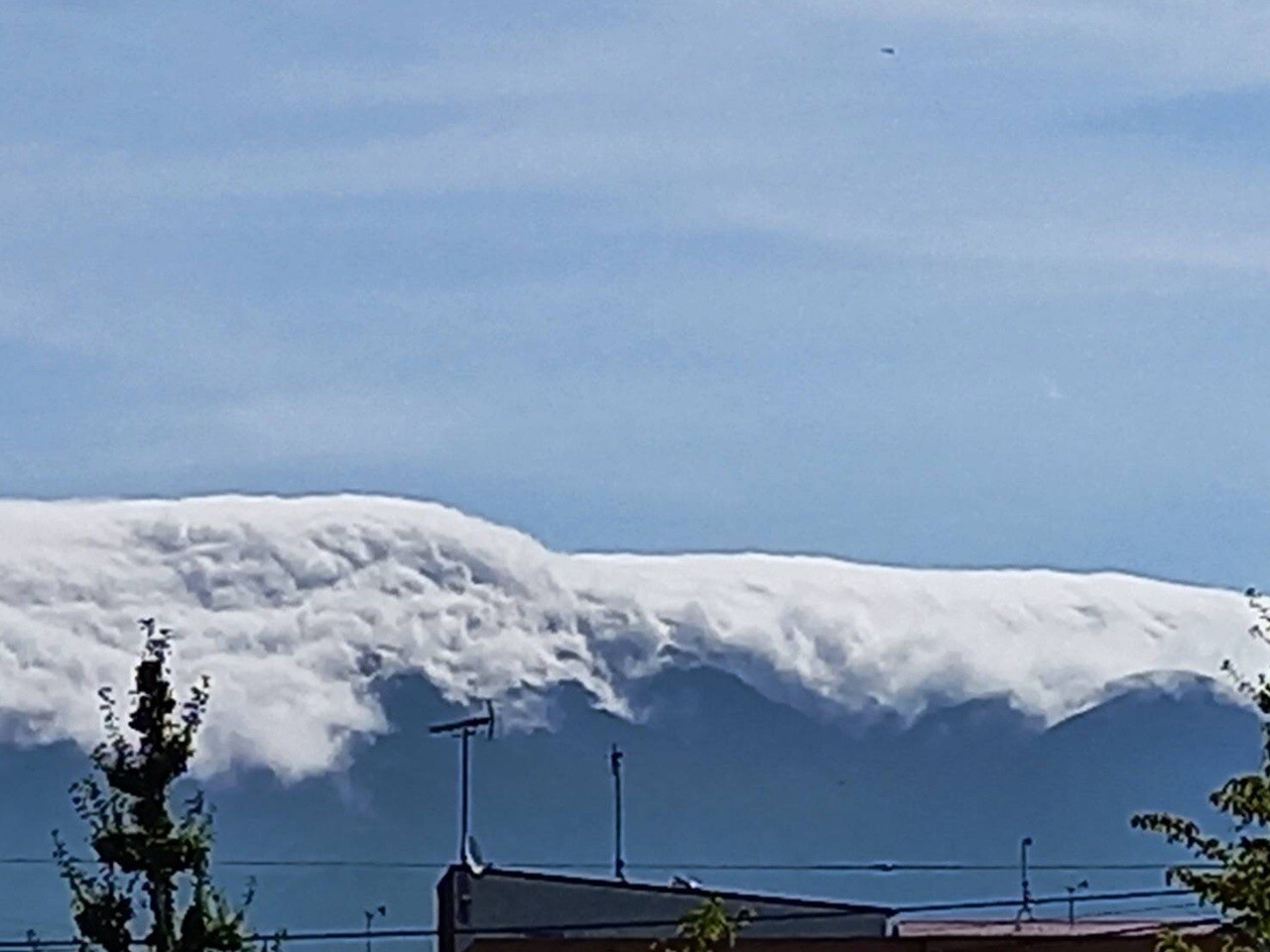 今日の三郡連山の雲☁️ 雪崩のようなサ まりしゃんさんのモーメント Yamap ヤマップ