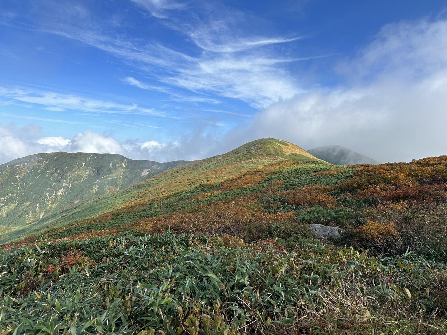 姥ヶ岳・柴灯森・月山 ちょっとだけ紅葉🍁 / marcoさんの月山の活動データ | YAMAP / ヤマップ