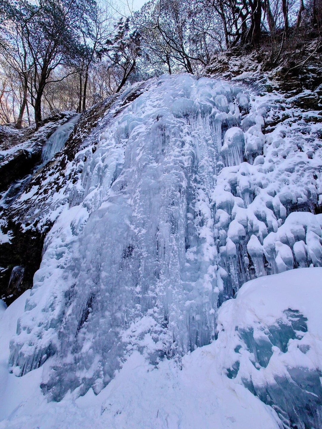 氷結 した滝と白銀⛄️の縦走路を歩き祖母山へ\⁠(⁠^⁠o⁠^⁠)⁠／ / SHIROさんの祖母山の活動日記 | YAMAP / ヤマップ