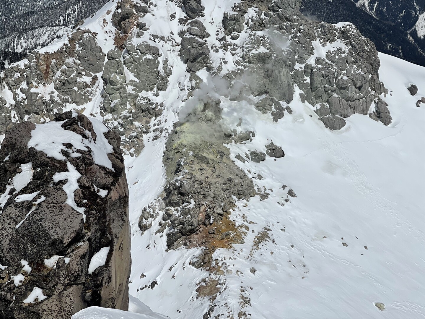 焼岳南峰からの北峰🏔 噴火警戒レベルが... / HIRO88さんのモーメント | YAMAP / ヤマップ