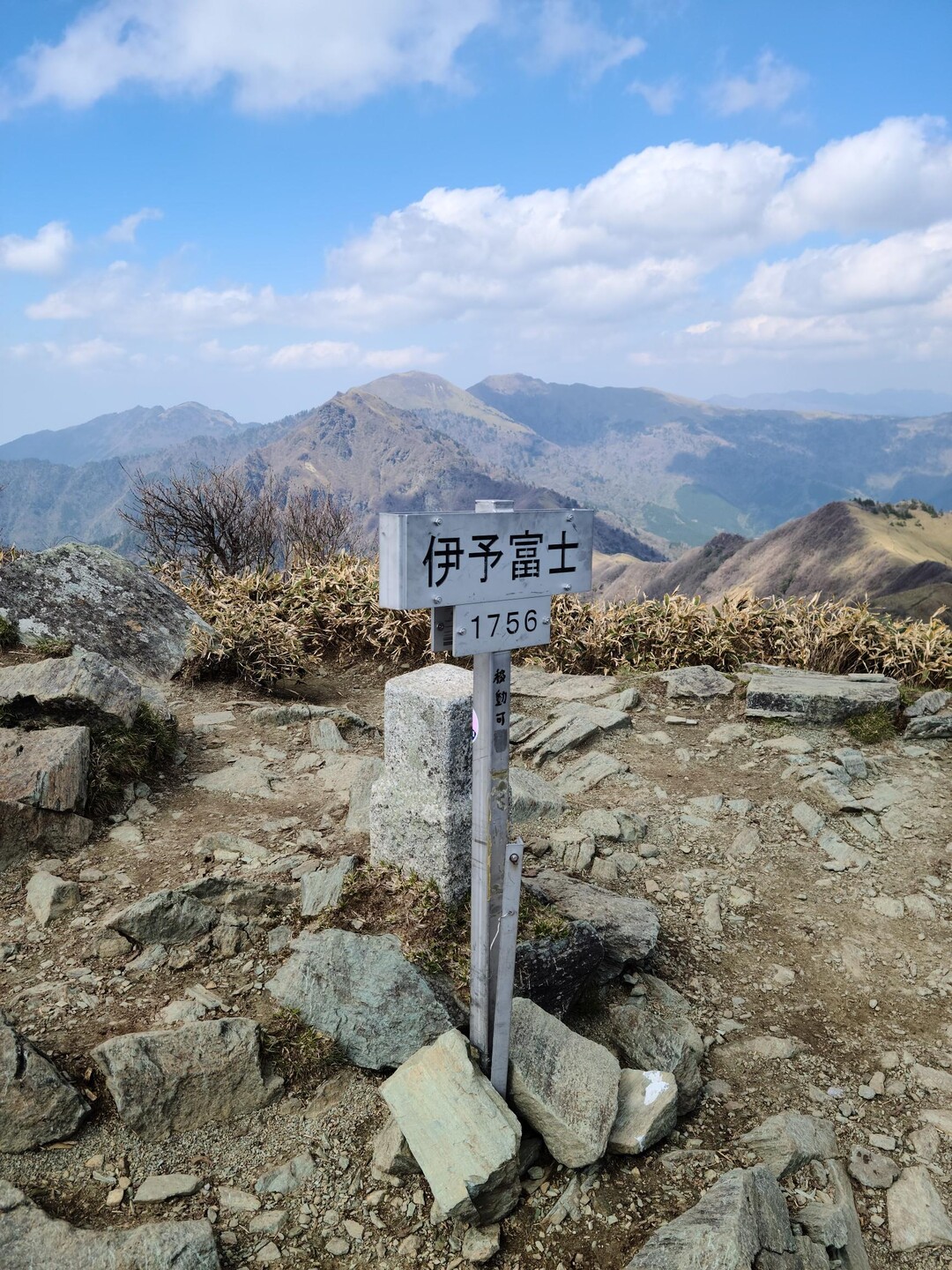 UFOラインからサクッと伊予富士へ！☺️ / まつさんの笹ヶ峰・寒風山・平家平の活動データ | YAMAP / ヤマップ