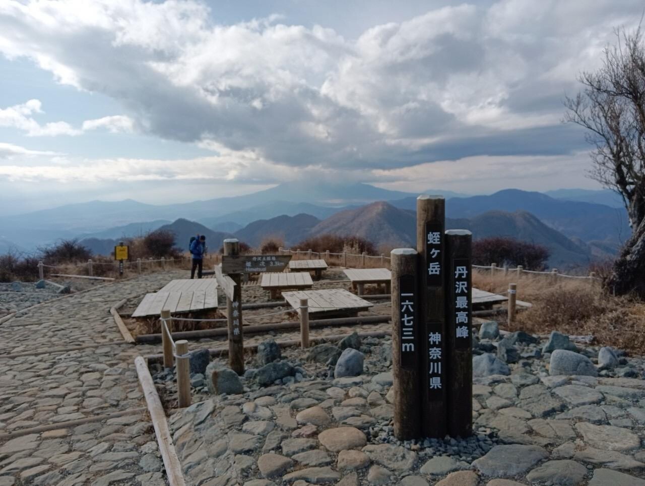 ヒルトン 憧れの蛭ヶ岳ピストン (>_