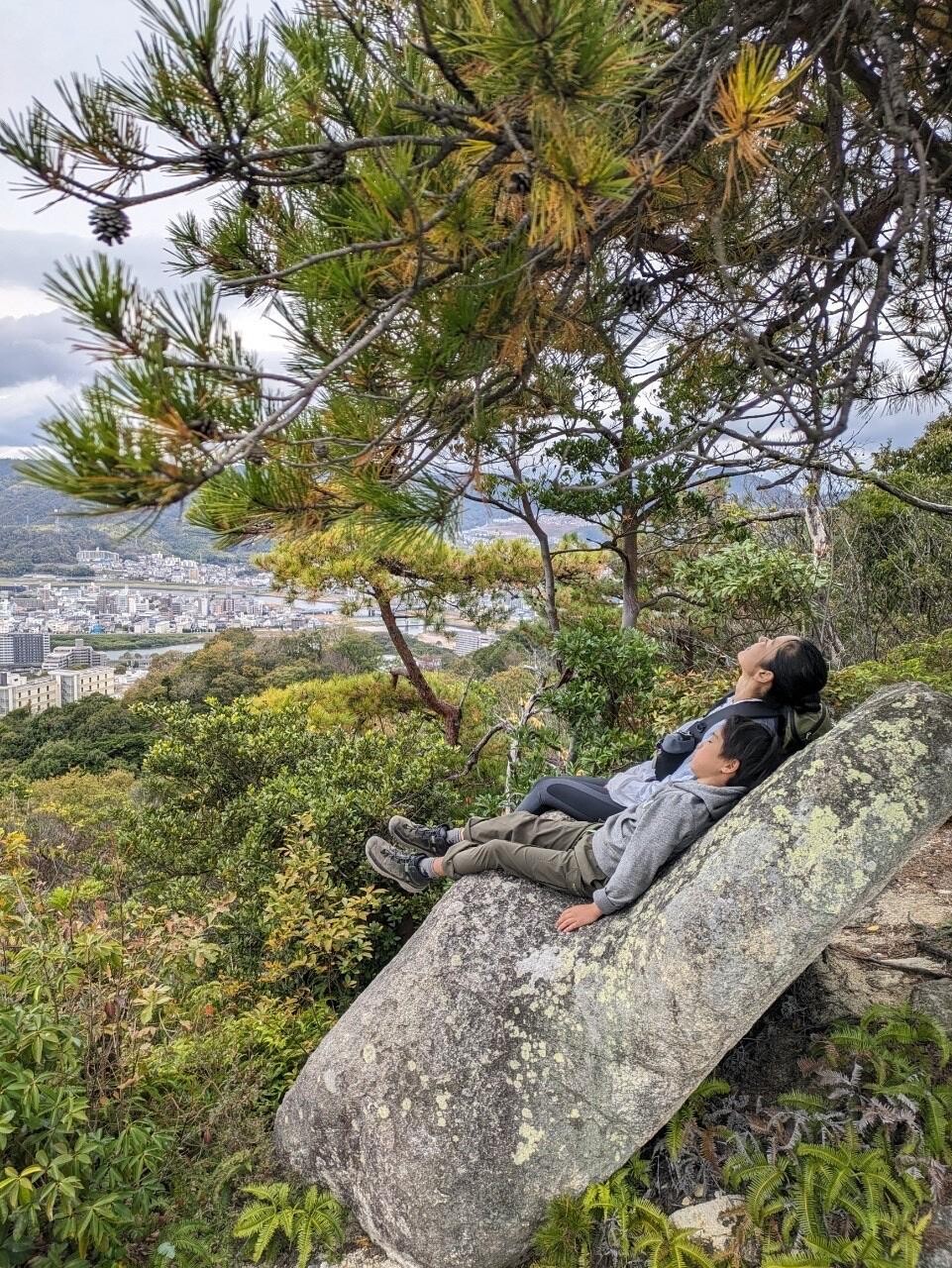 念願のソファー岩に座る！ / PEZ（ペッツ）さんの牛田山・尾長山・二葉山の活動データ | YAMAP / ヤマップ