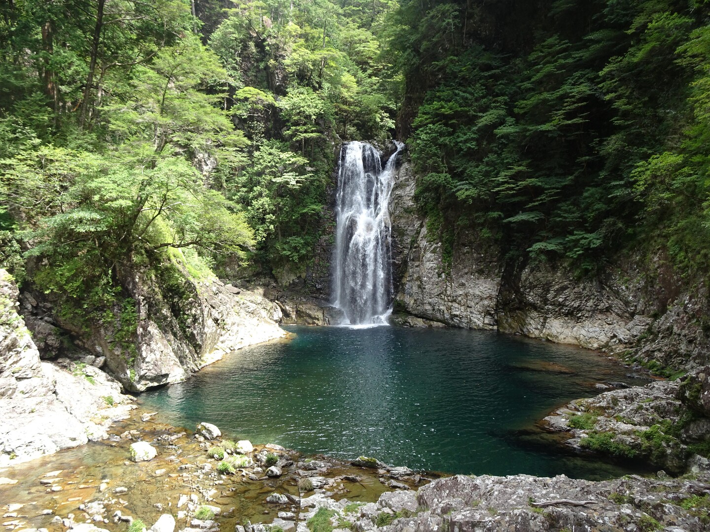 Spacious plateaus and deep valleys (Mt. Odaigahara and Osugi valley ...