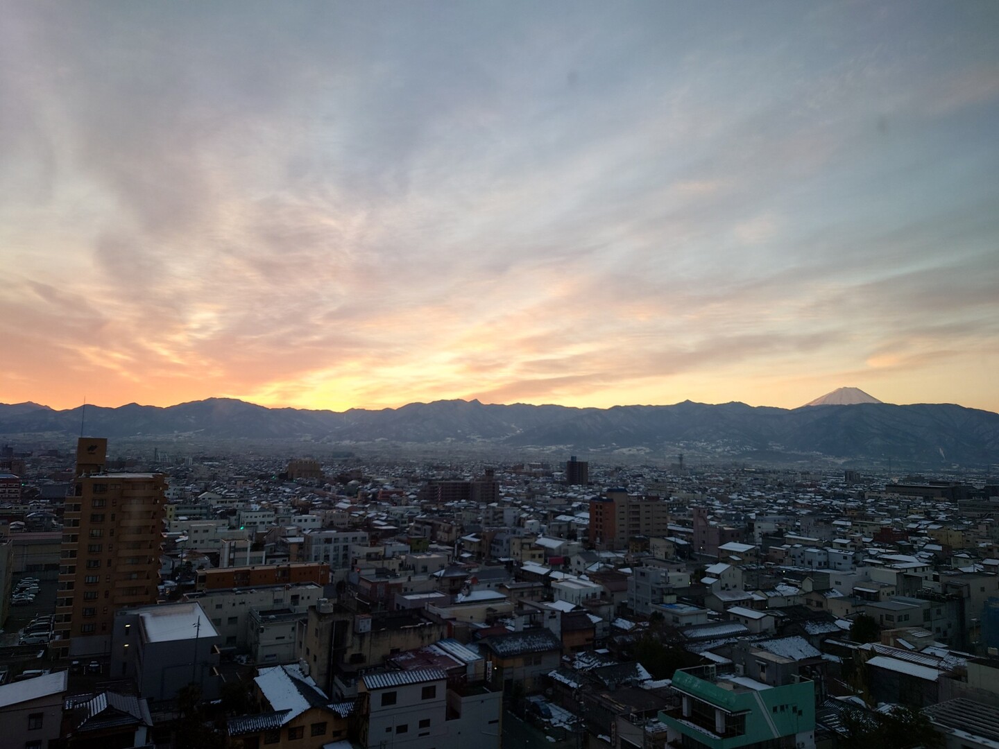 甲府盆地の日の出、朝日に照らされる富士山... / tadanoriさんのモーメント | YAMAP / ヤマップ