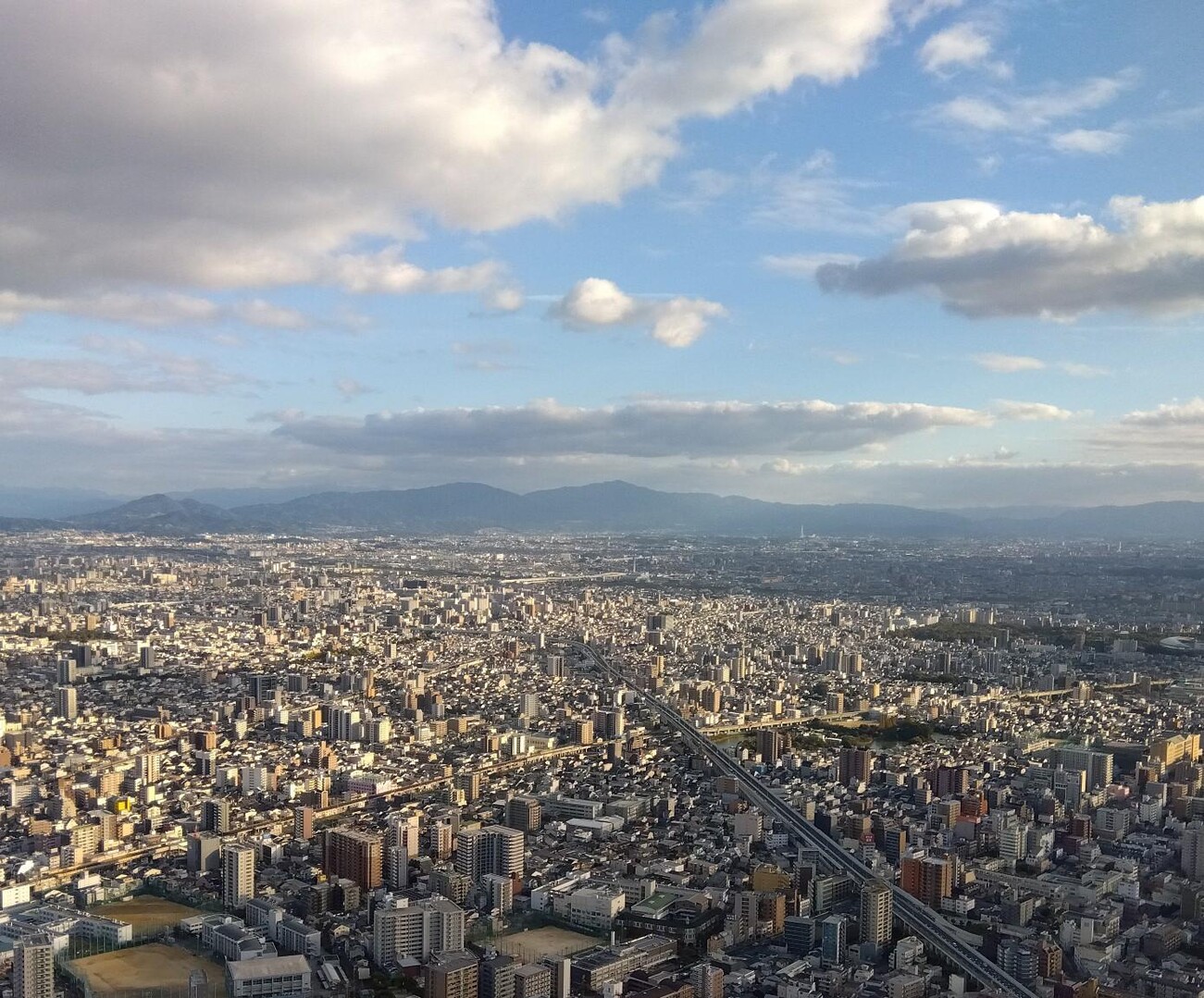 ハルカス展望台より金剛山です🏔️ 夜景... / chica de montañaさんのモーメント | YAMAP / ヤマップ