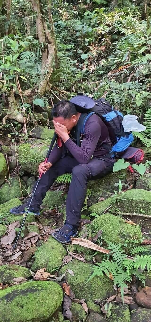 あと5分で頂上です…😄😂 休みますが... / Corneさんのモーメント | YAMAP / ヤマップ