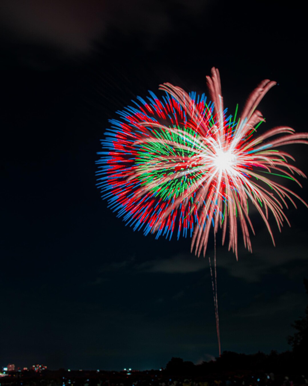 カラフルなネオン風。 夜空に輝く。 8... / stripeさんのモーメント | YAMAP / ヤマップ