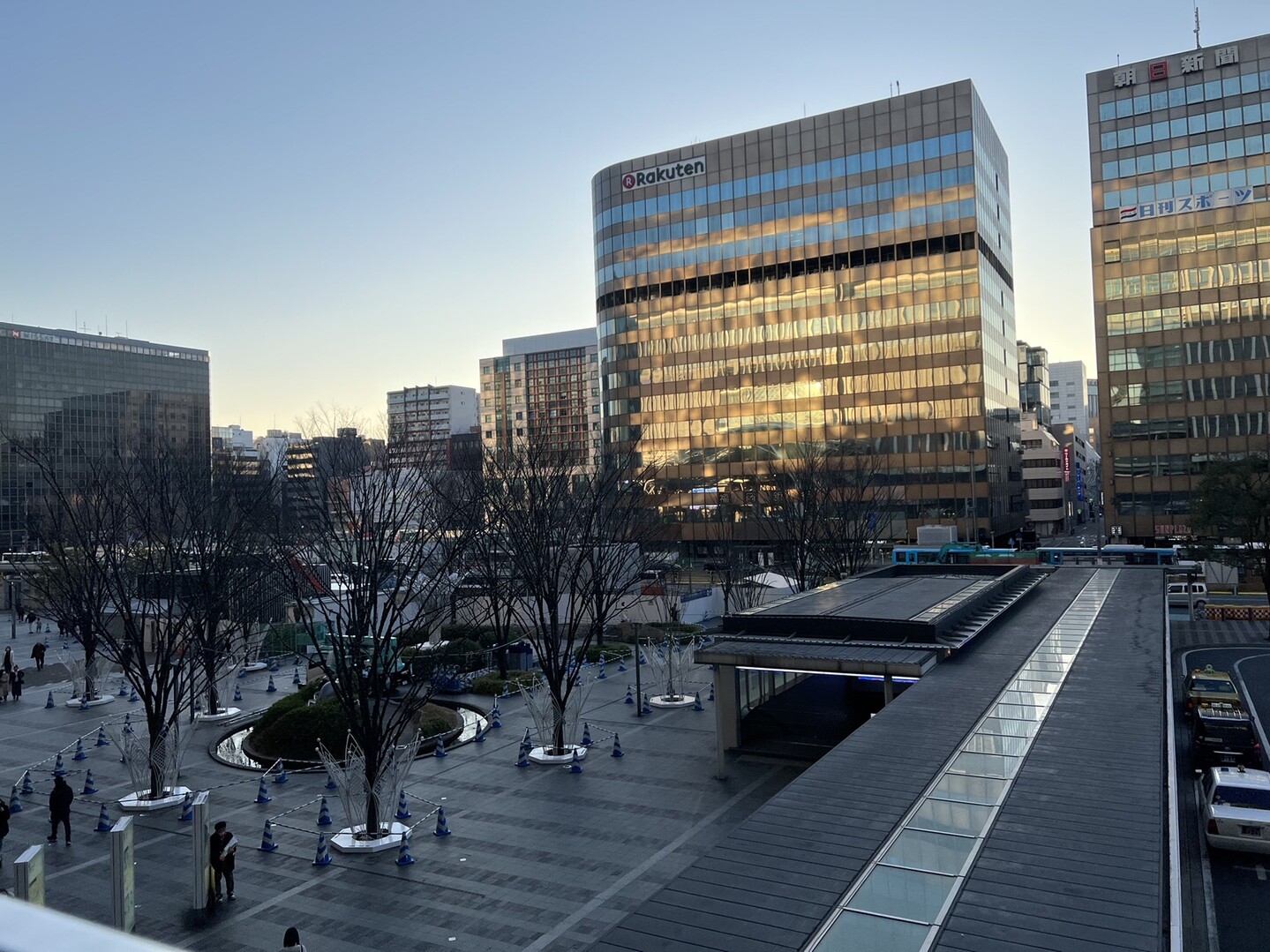 夕方JR博多駅前広場を見ていると、イルミ... / FW16さんのモーメント | YAMAP / ヤマップ