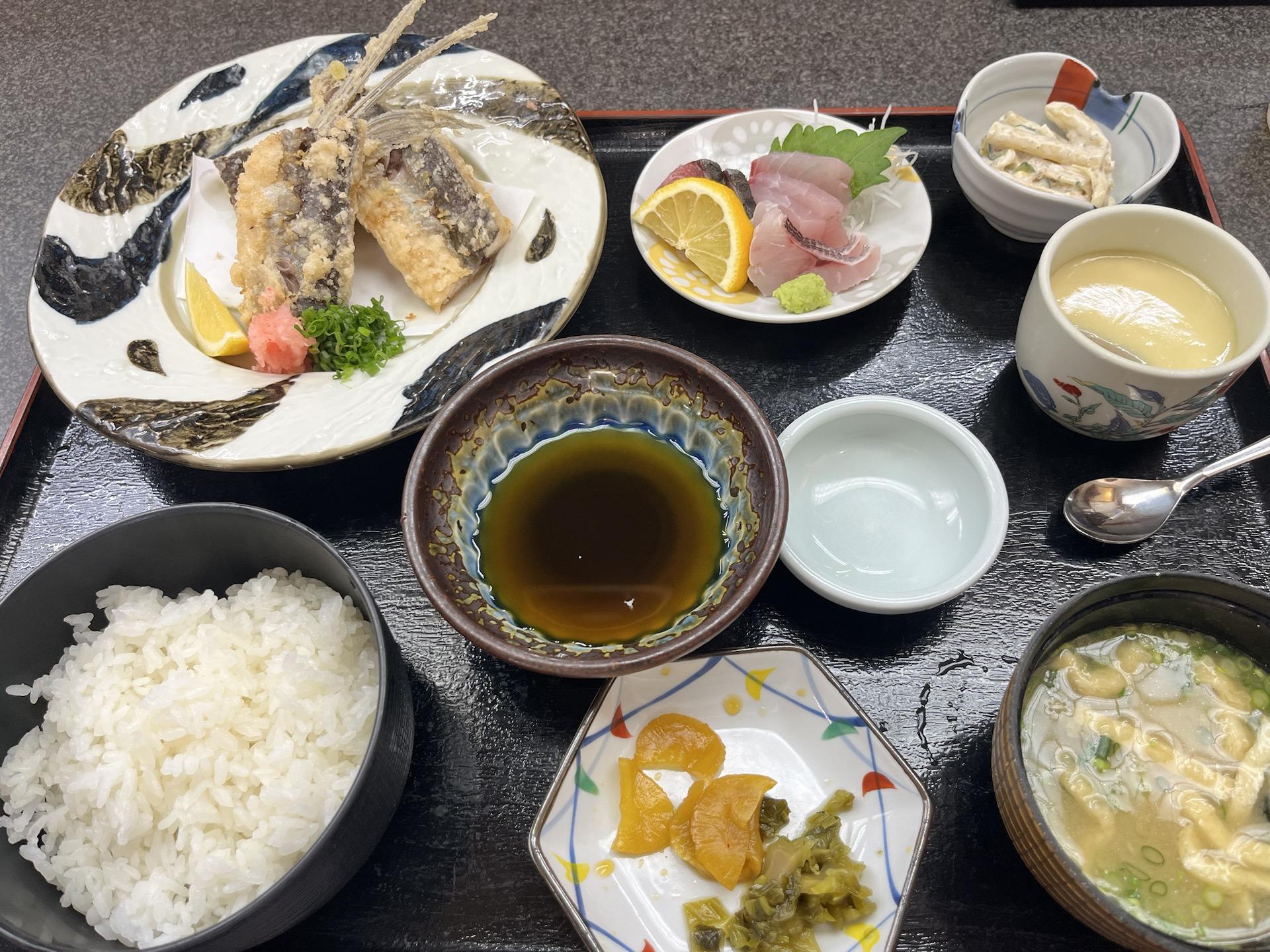 屋久島の食事たち 潮騒 飛魚唐揚げ定食＋... / すーじー / steepbrew さんのモーメント | YAMAP / ヤマップ