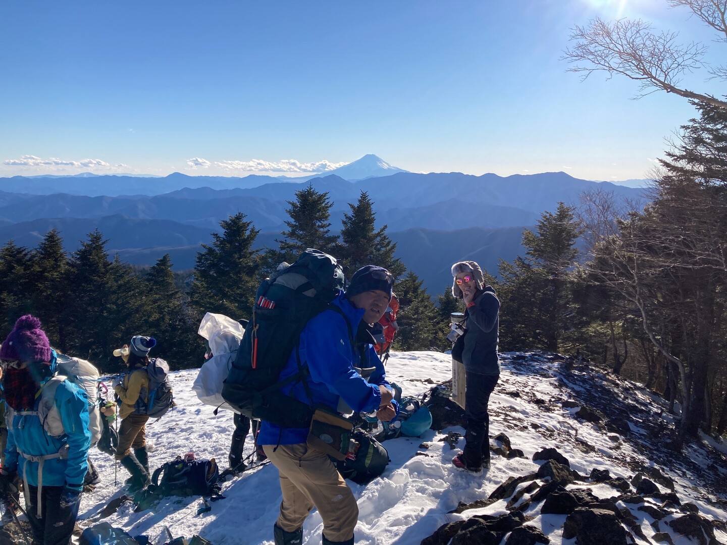東京都最高峰雲取山へ。 歩荷担当で事務局... / st_uedaさんのモーメント | YAMAP / ヤマップ
