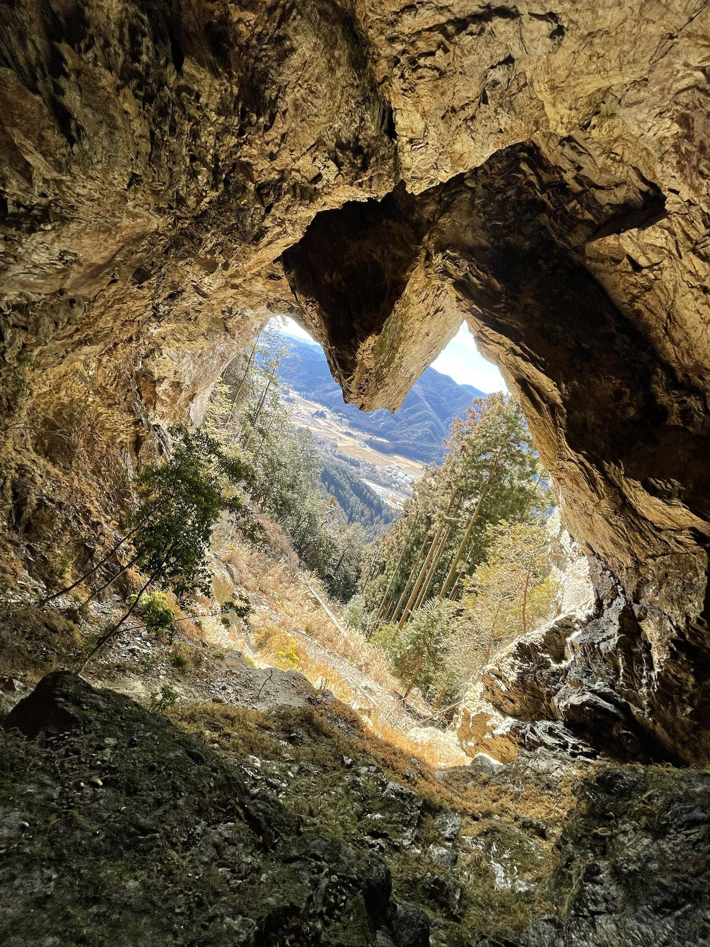 かまど倉の大洞穴（ぬこ洞穴）ಇ だーー... / LiSAさんのモーメント | YAMAP / ヤマップ