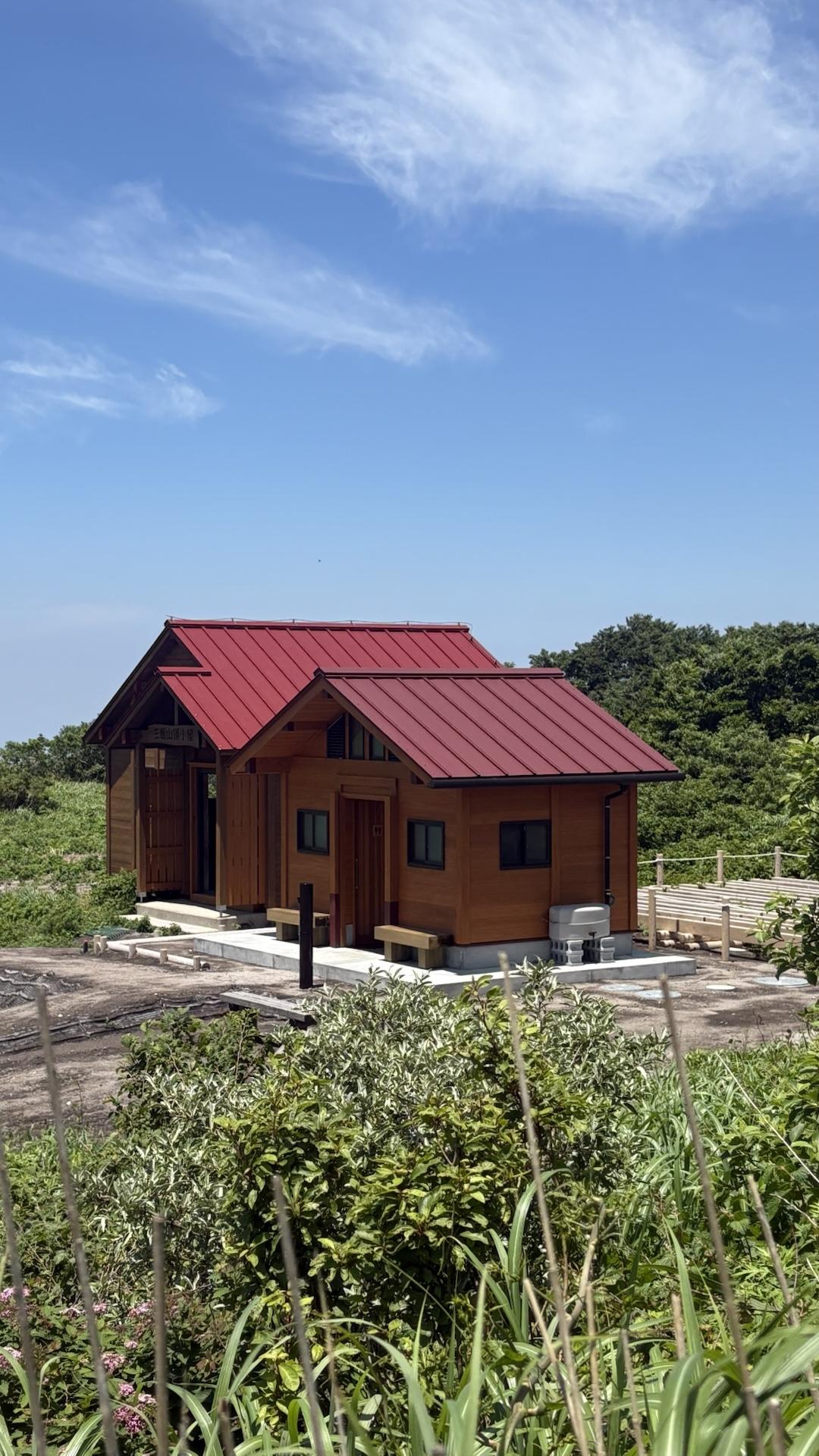 男三瓶山頂にトイレができてる〜‼️ コレ... / しばいぬさんのモーメント | YAMAP / ヤマップ