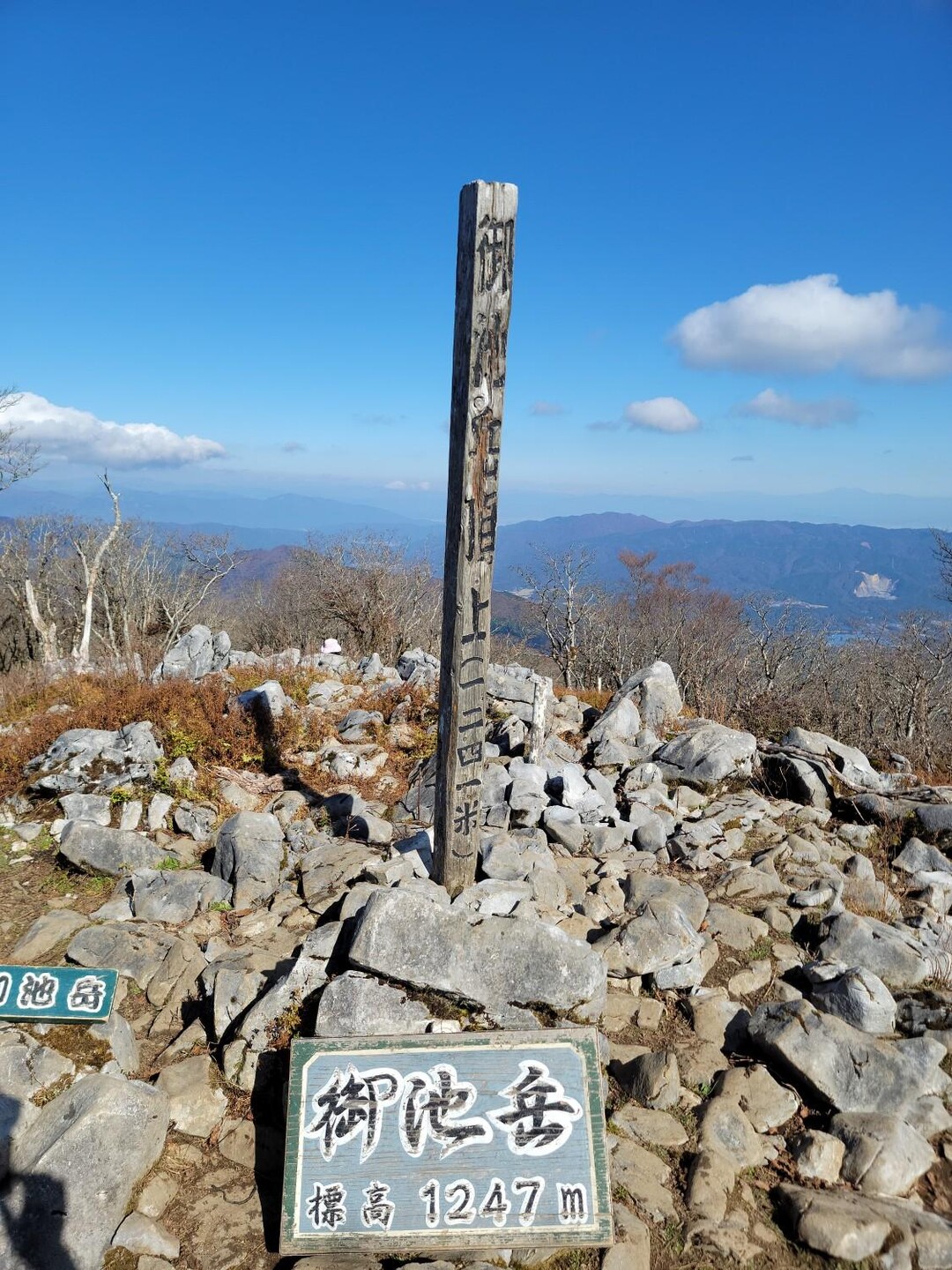鞍掛峠より、御池岳。 / ryoma.さんの御在所岳（御在所山）・雨乞岳の活動データ | YAMAP / ヤマップ