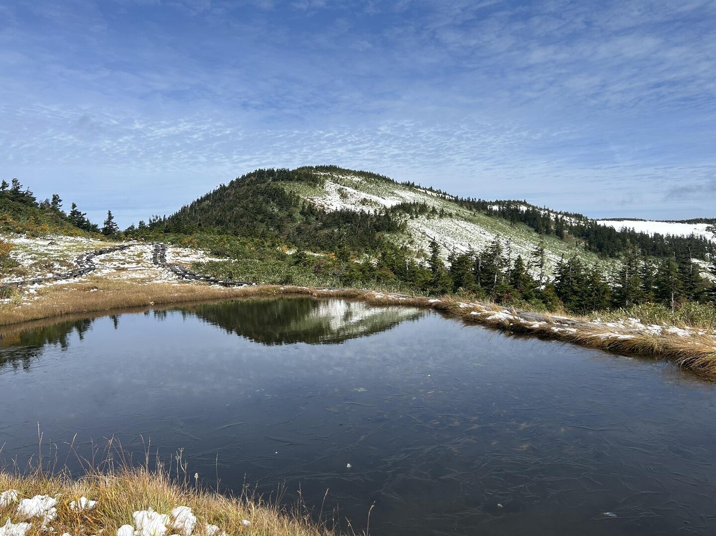 会津駒ヶ岳・中門岳 草紅葉が雪に / Taro&Kenさんの会津駒ヶ岳の活動データ | YAMAP / ヤマップ