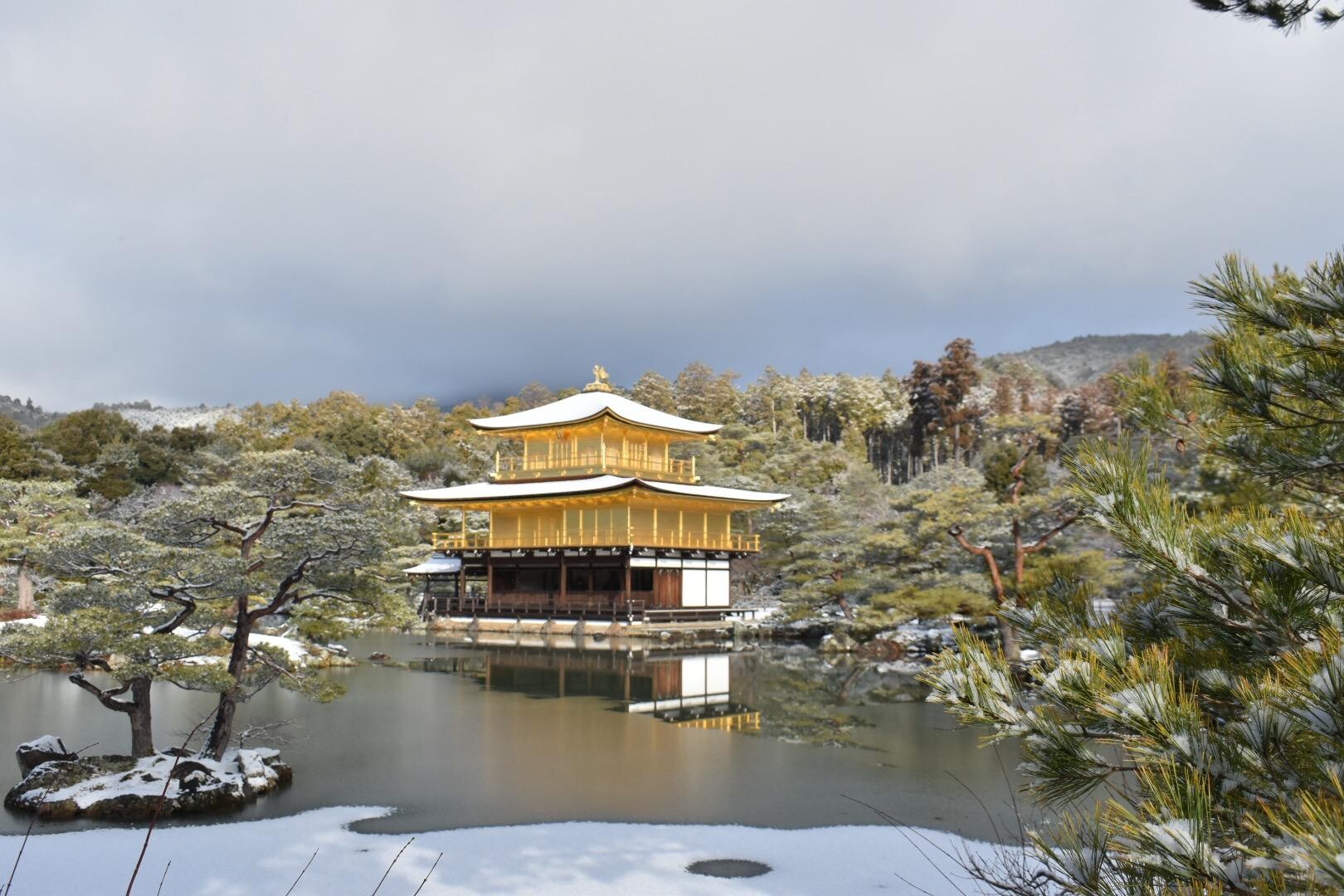 雪の金閣寺を撮影。見事の一言に尽きる。 / 悪党さんのモーメント | YAMAP / ヤマップ