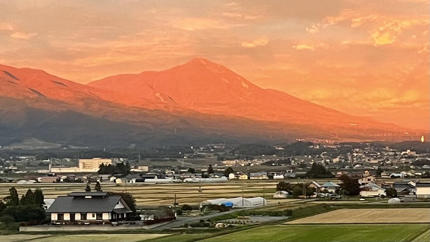 夕方、ふと外を見ると、 磐梯山が夕陽に照... / Jさんのモーメント | YAMAP / ヤマップ