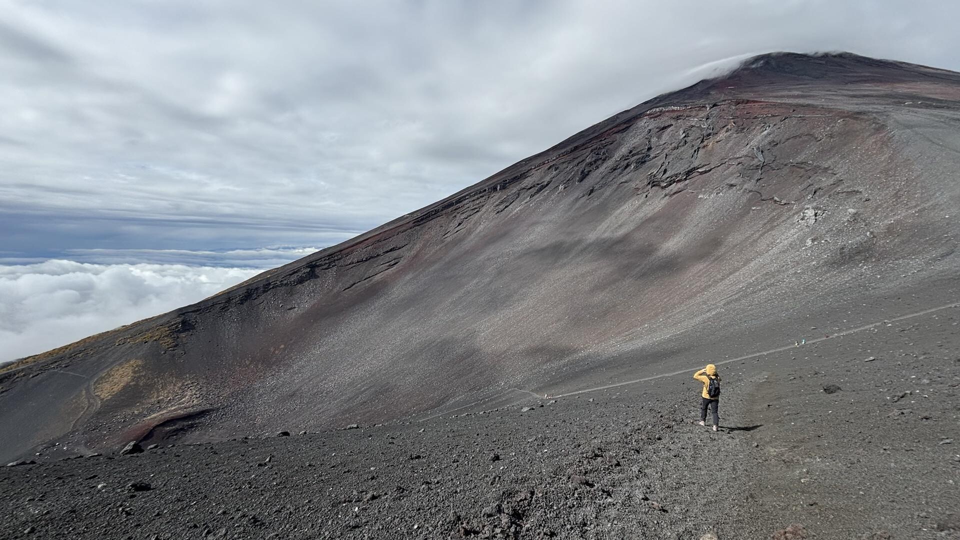 黄葉の宝永山 / noseriderさんの富士山登山ルート3776 4日目コースの活動データ | YAMAP / ヤマップ