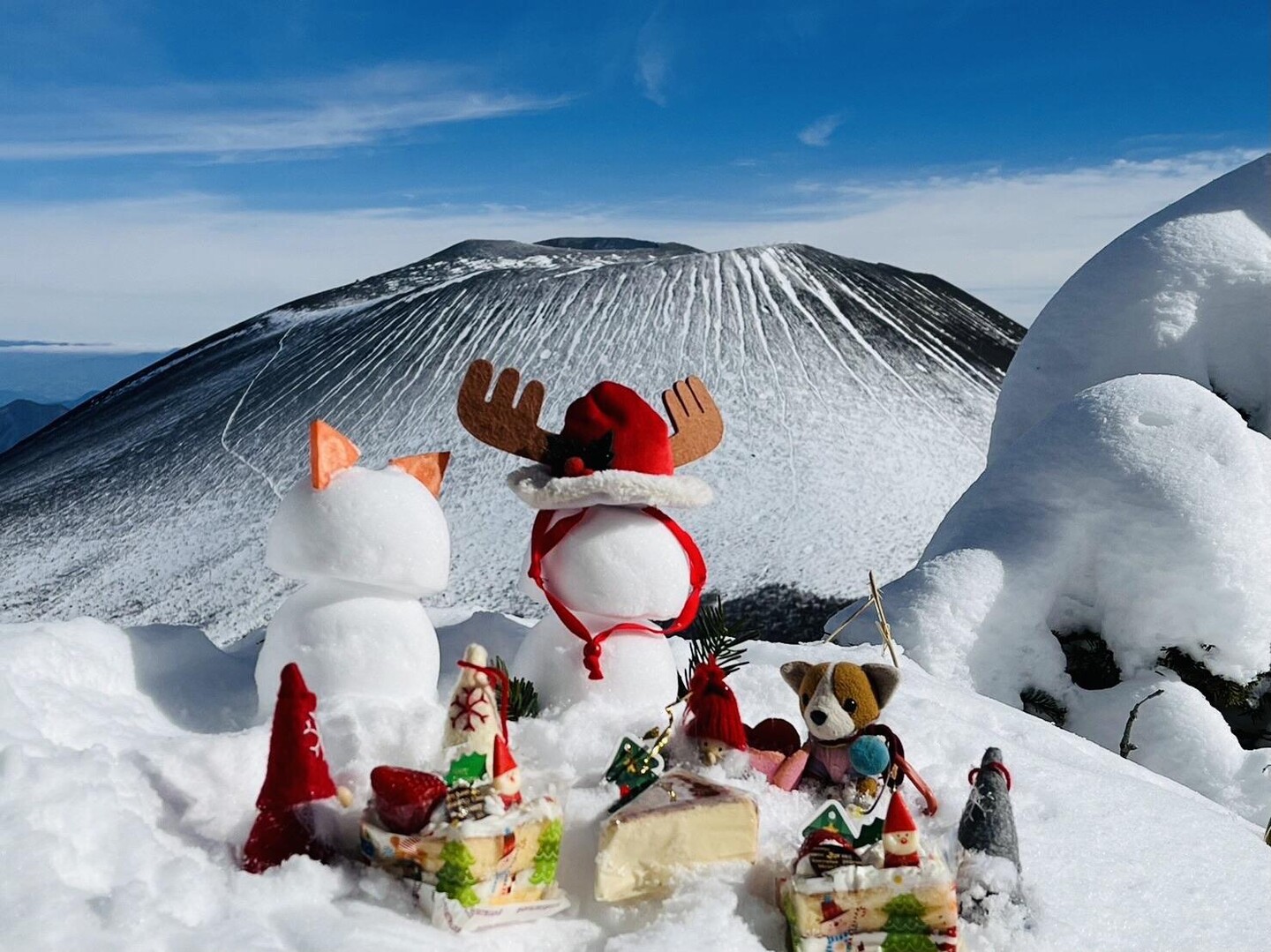 大きなケーキの前でX’mas パーティー(黒斑山) / hiro830さんの浅間山・黒斑山・篭ノ登山の活動データ | YAMAP / ヤマップ