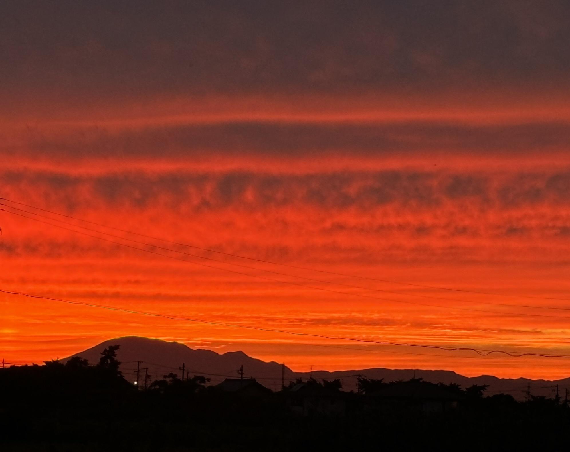 梅雨☔️ですねぇー 夕日で真っ赤に焼ける... / moco*さんのモーメント | YAMAP / ヤマップ
