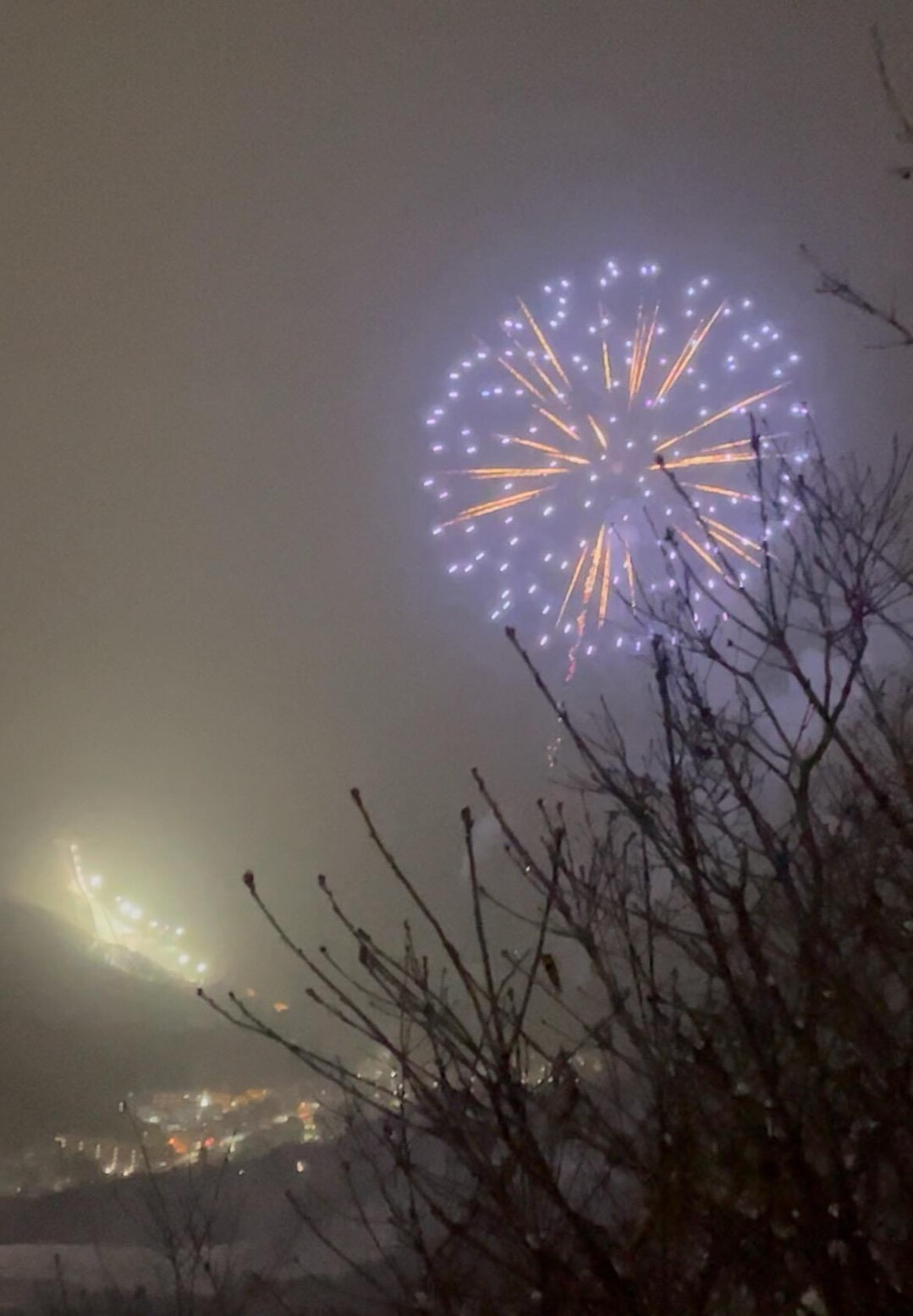 冬の花火🎇三角山でサプライズ㊗️🥹🙏🏻 / KEIKOさんの三角山・大倉山・円山の活動日記 | YAMAP / ヤマップ