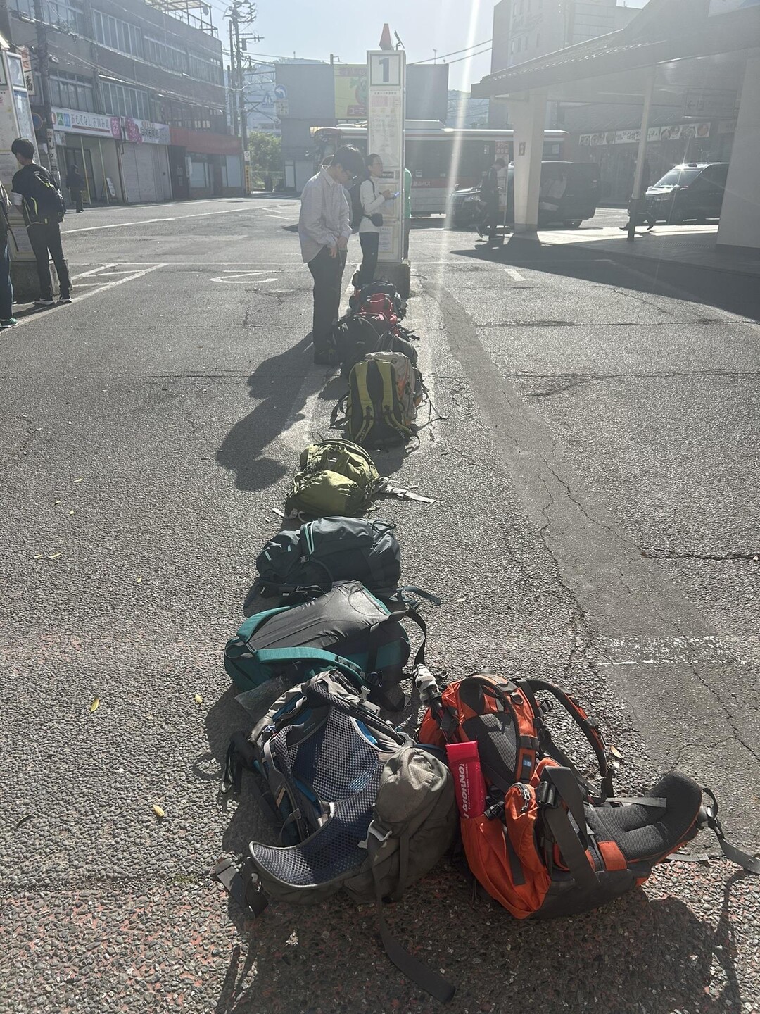 バス待ちのリュックの列🎒こんなに騒がし... / かづさんのモーメント | YAMAP / ヤマップ