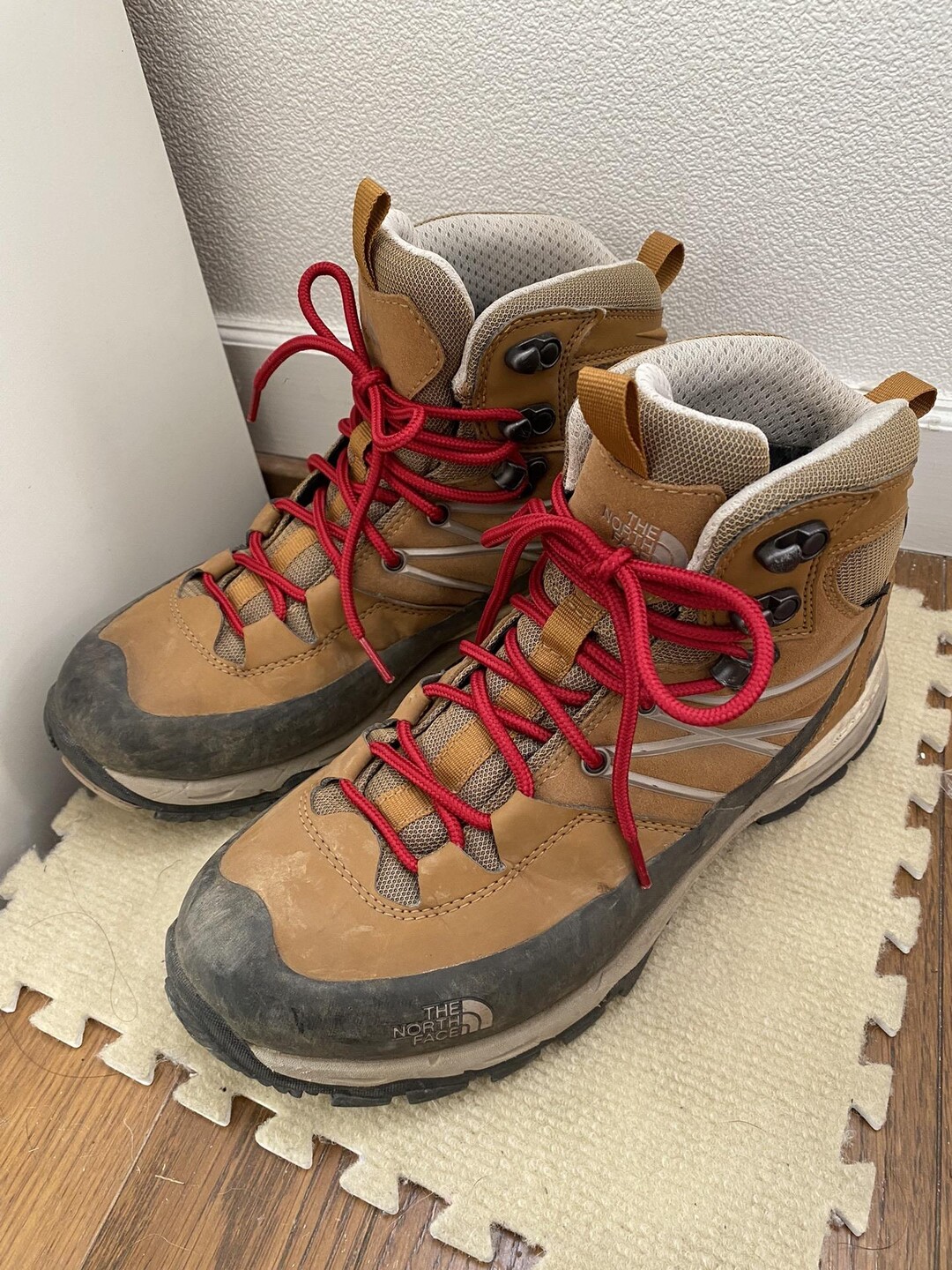 登山靴の紐を赤にチェンジ🥾可愛い！ 買... / hamiさんのモーメント | YAMAP / ヤマップ