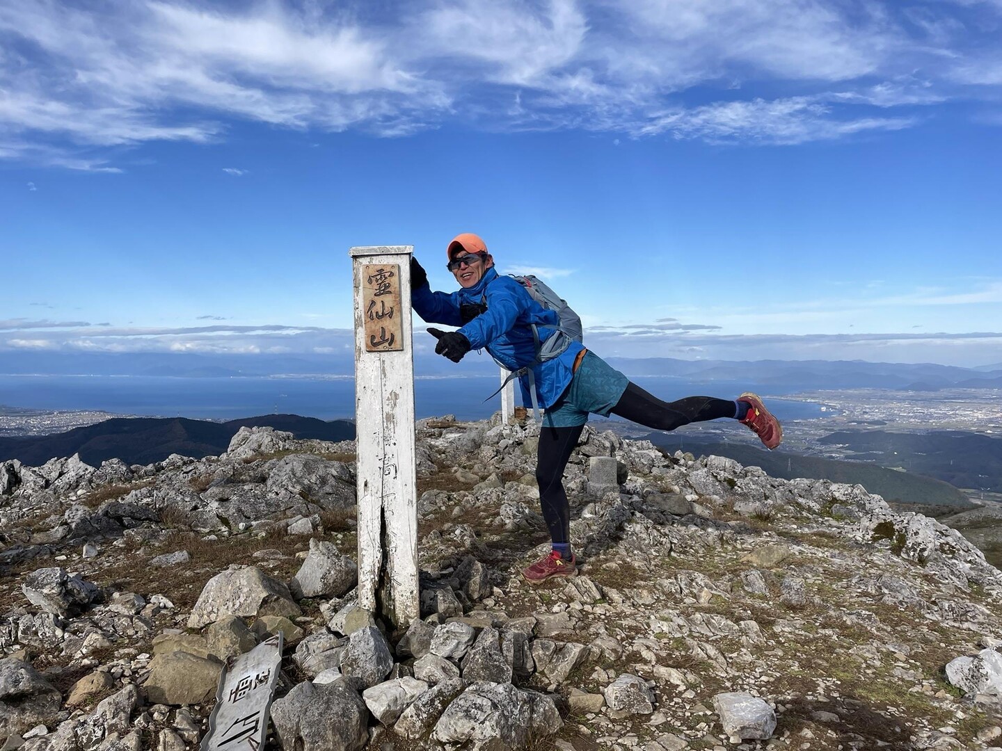 青空で風に痺れる霊仙山 / nagait01さんの霊仙山の活動データ | YAMAP / ヤマップ
