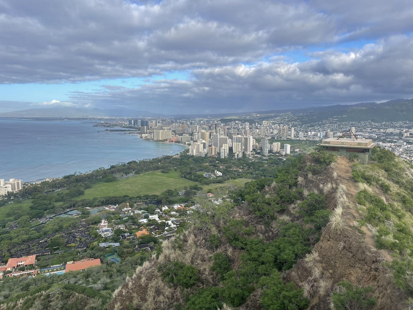 登り納めはダイヤモンドヘッド(LEAHI)⛰️→🌈KCCファーマーズマーケット🍍 / hideshanさんのダイヤモンドヘッドの活動データ | YAMAP / ヤマップ