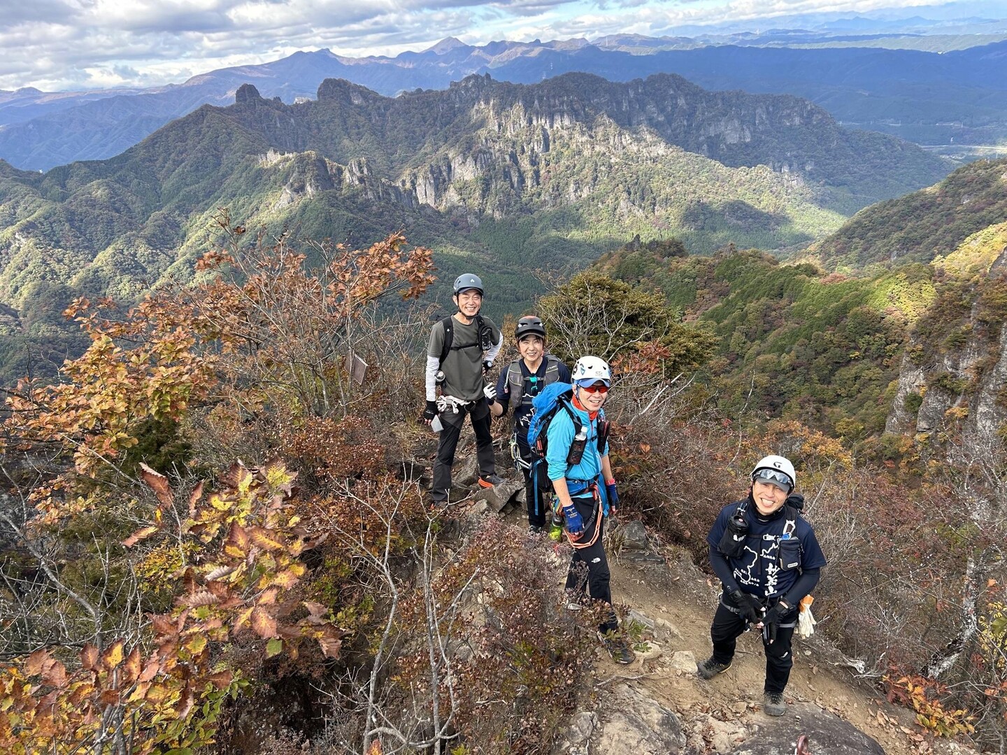 紅葉の表妙義縦走 & Sam's bar🍷🎃🎉 / ウリ太郎さんの妙義山・天狗岳・相馬岳の活動データ | YAMAP / ヤマップ