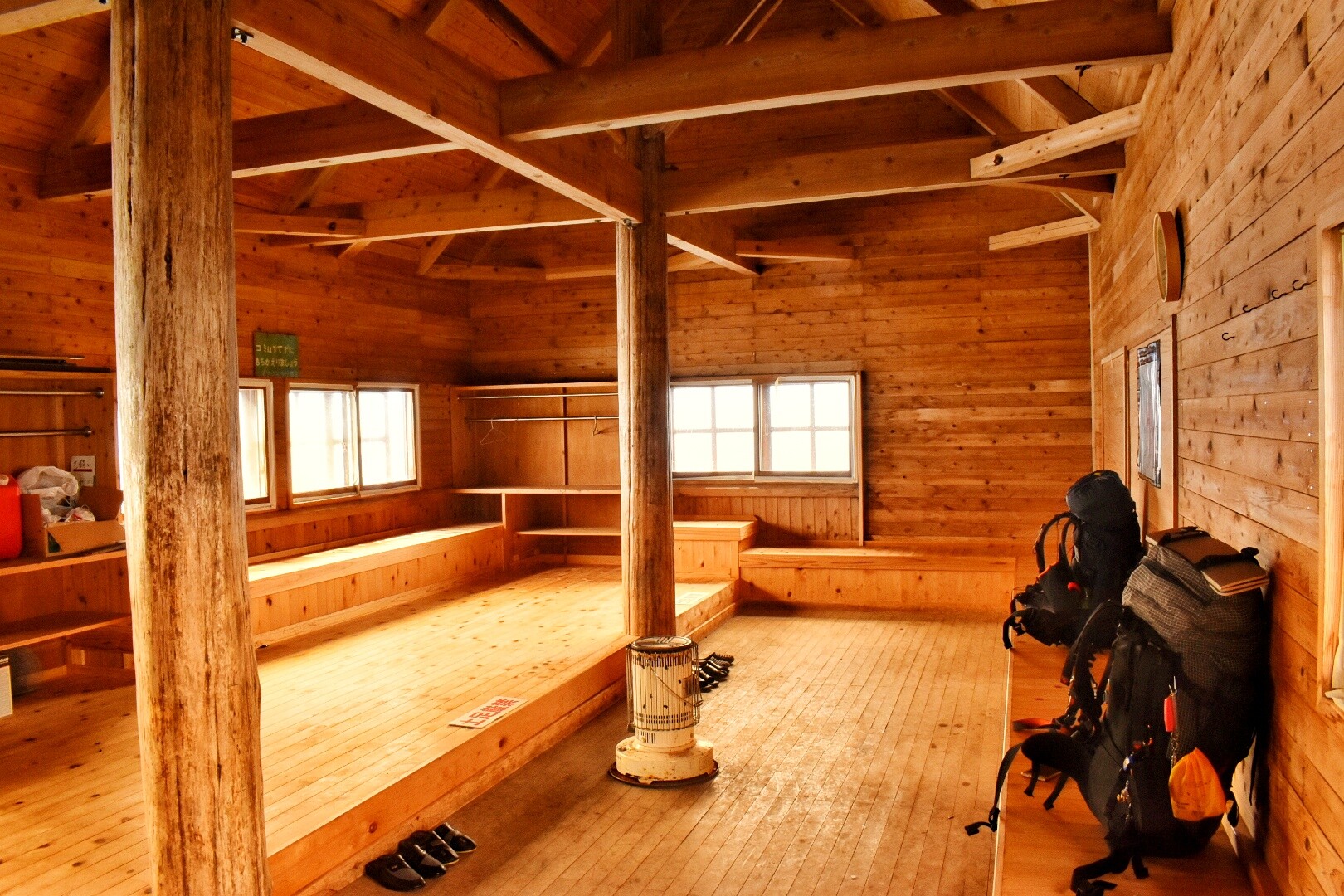 今夜のホテル🏡 貸し切り!! 外も嵐で... / SEJ1MOさんのモーメント | YAMAP / ヤマップ