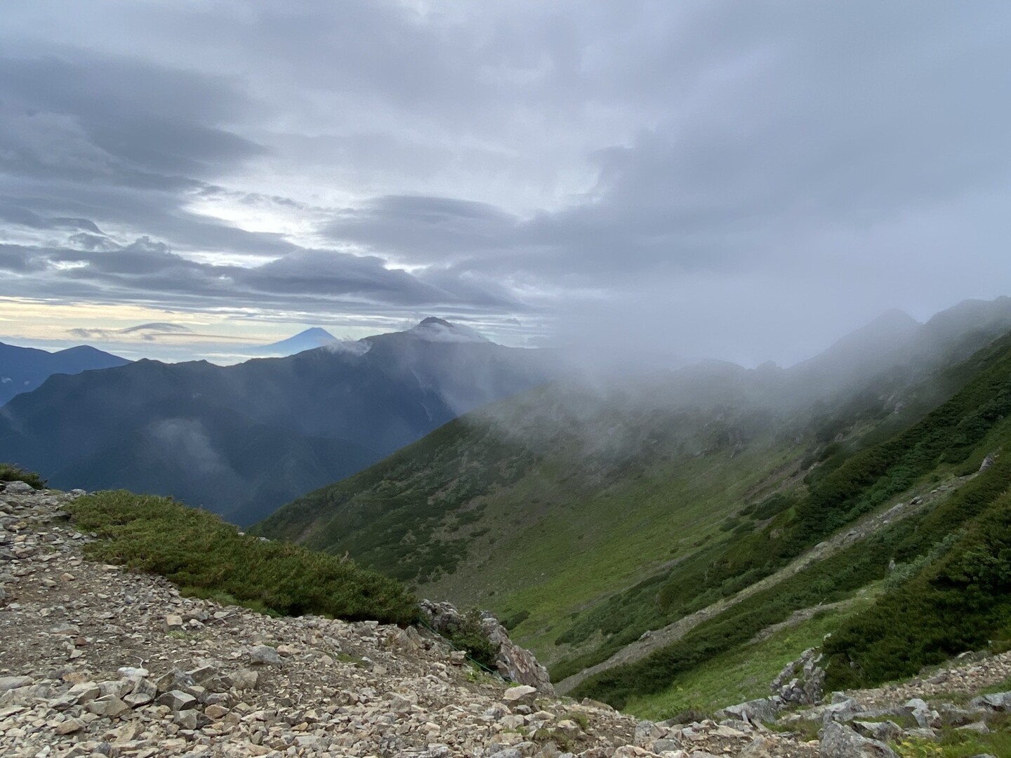 仙丈ヶ岳〜塩見岳〜三伏峠〜椹島？縦走 part 1 / はるるさんの仙丈ヶ岳・伊那荒倉岳の活動日記 | YAMAP / ヤマップ