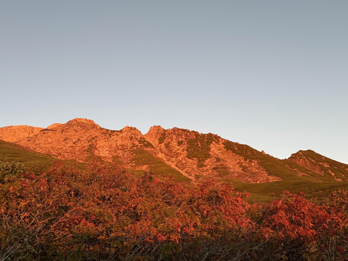 御嶽山（剣ヶ峰）・継子岳周回で紅葉満喫 / Bobさんの御嶽山・継子岳・摩利支天山の活動データ | YAMAP / ヤマップ