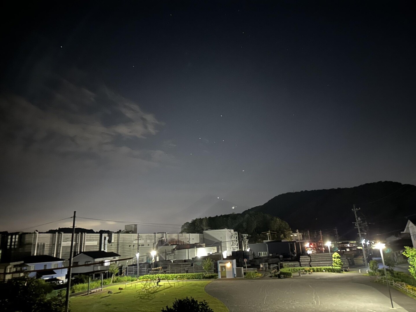 富士山登山小屋の灯り 広角にして公園も... / Tosiさんのモーメント | YAMAP / ヤマップ