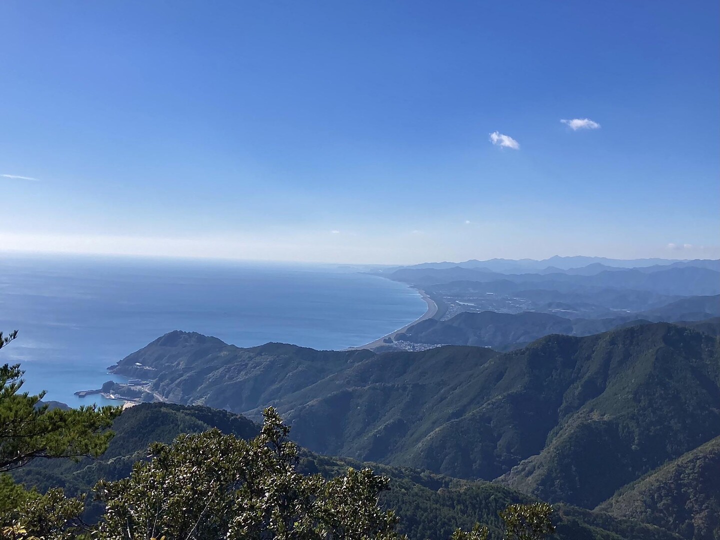 海を望む絶景低山、大蛇峰と烏帽子岩 2023.11.19 / big fishさんの大蛇峰の活動データ | YAMAP / ヤマップ