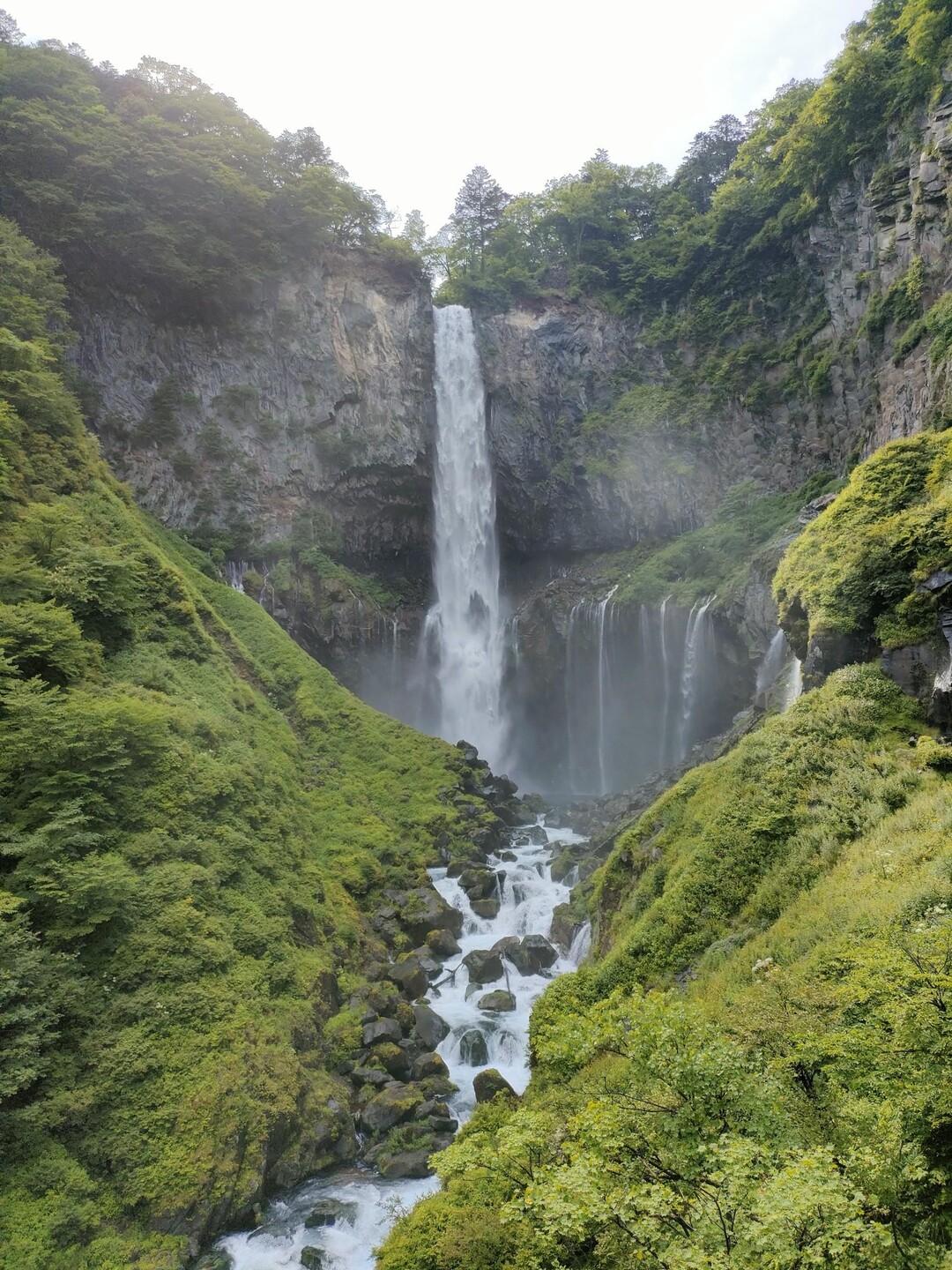 華厳の滝からと 見上げる男体山 / うーたろさんのモーメント | YAMAP / ヤマップ