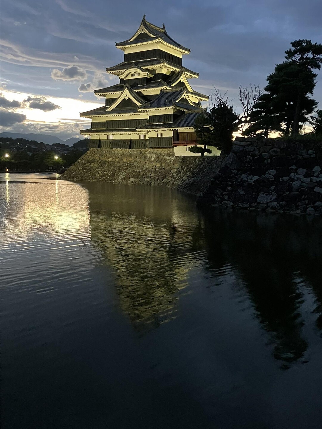 松本城🏯 散歩🚶‍♀️ 明日は天気☀... / あっきーさんのモーメント | YAMAP / ヤマップ
