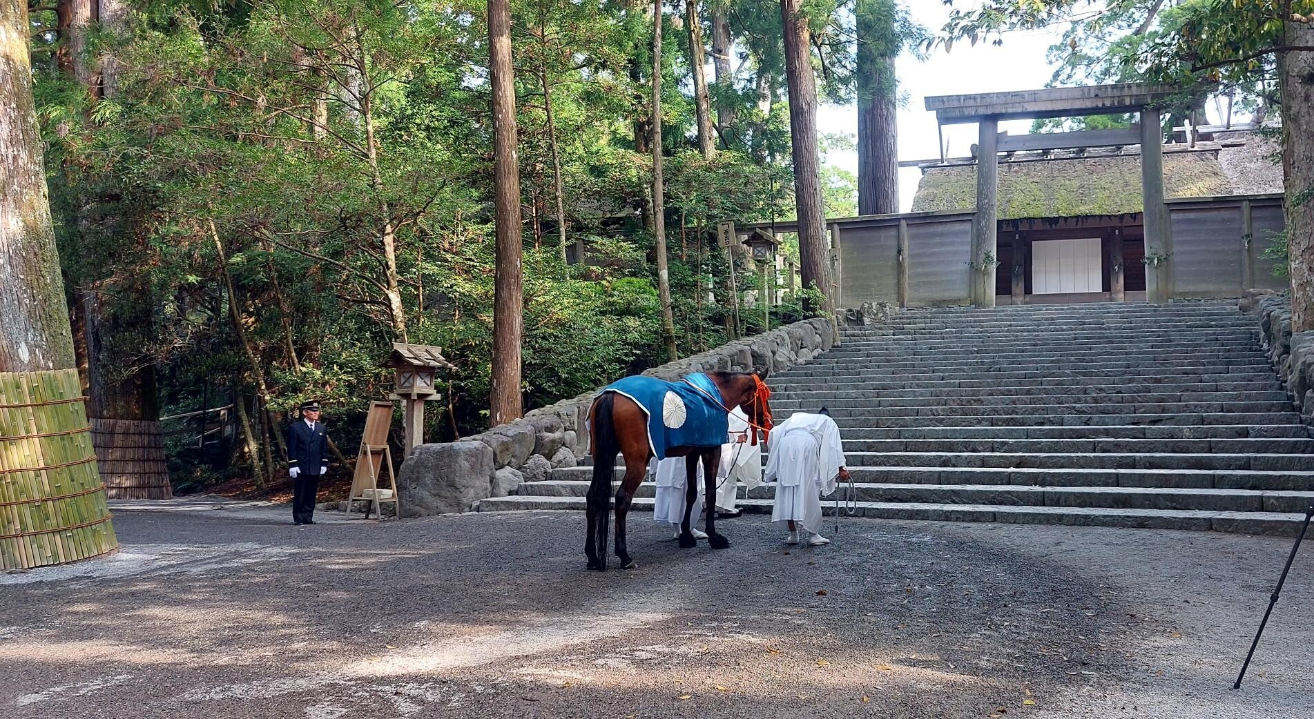 伊勢神宮 内宮の正宮前 伊勢神宮の神様に... / shinoさんのモーメント | YAMAP / ヤマップ