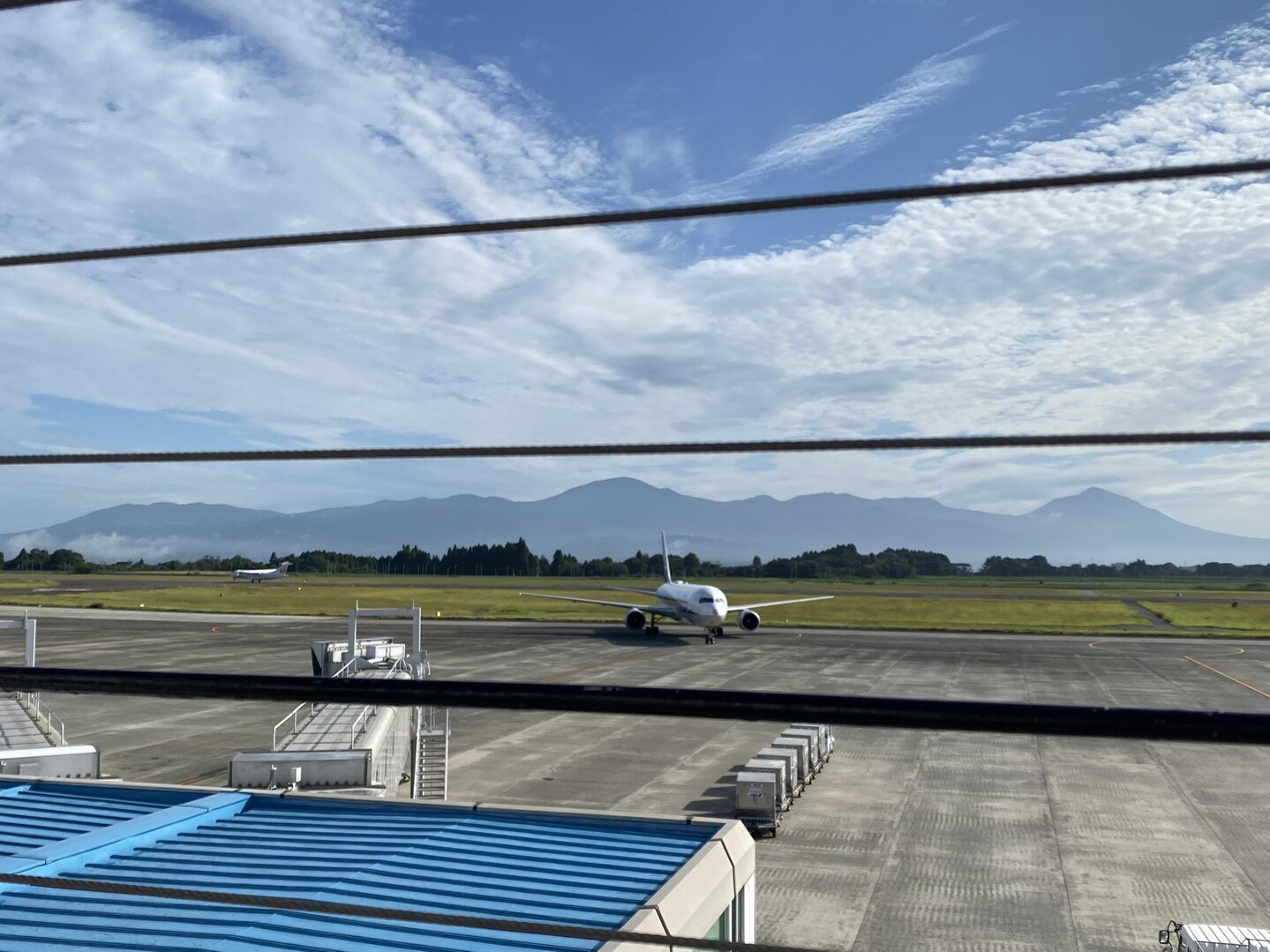 ANA機と霧島連山 / AZUMBOさんのモーメント | YAMAP / ヤマップ